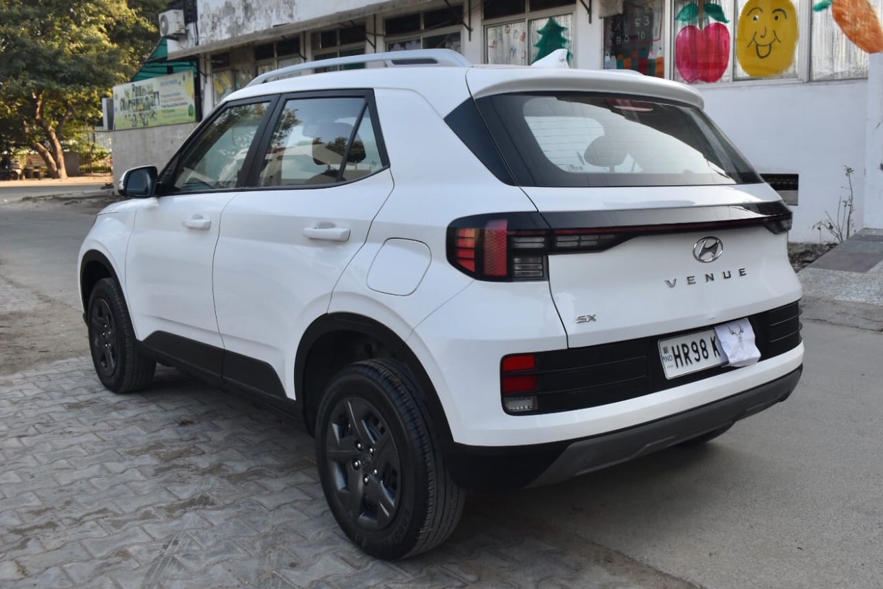 Buy Used Hyundai Venue SX of 2023 model @ 8,95,000 INR in Gurgaon ...