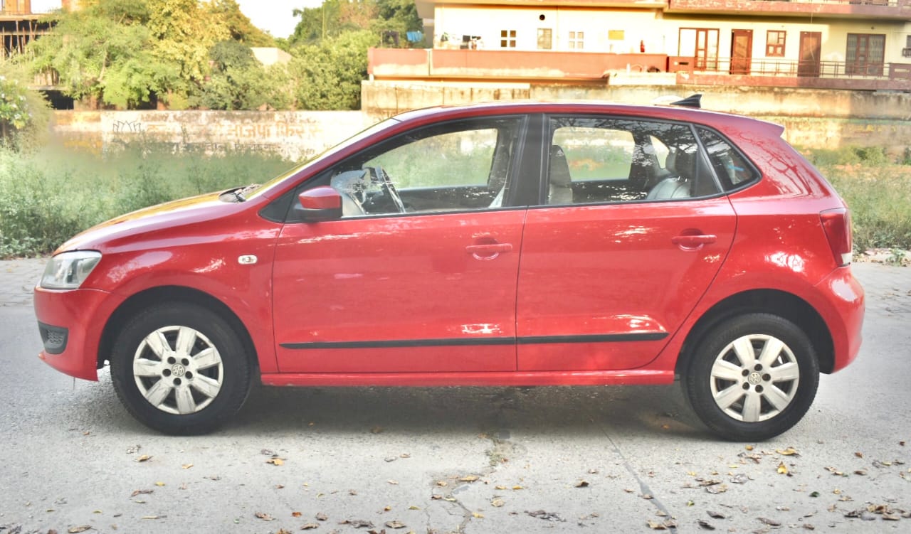 Buy Used Volkswagen Polo Petrol Trendline 1.2L of 2013 model @ 2,45,000 ...