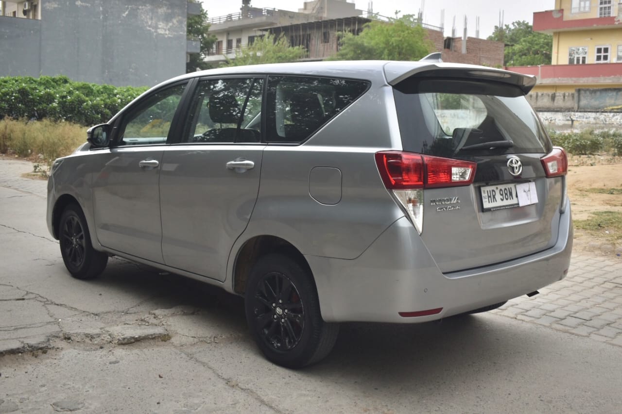 Buy Used Toyota Innova Crysta 2.4 GX 7Str of 2024 model @ 18,95,000 INR ...