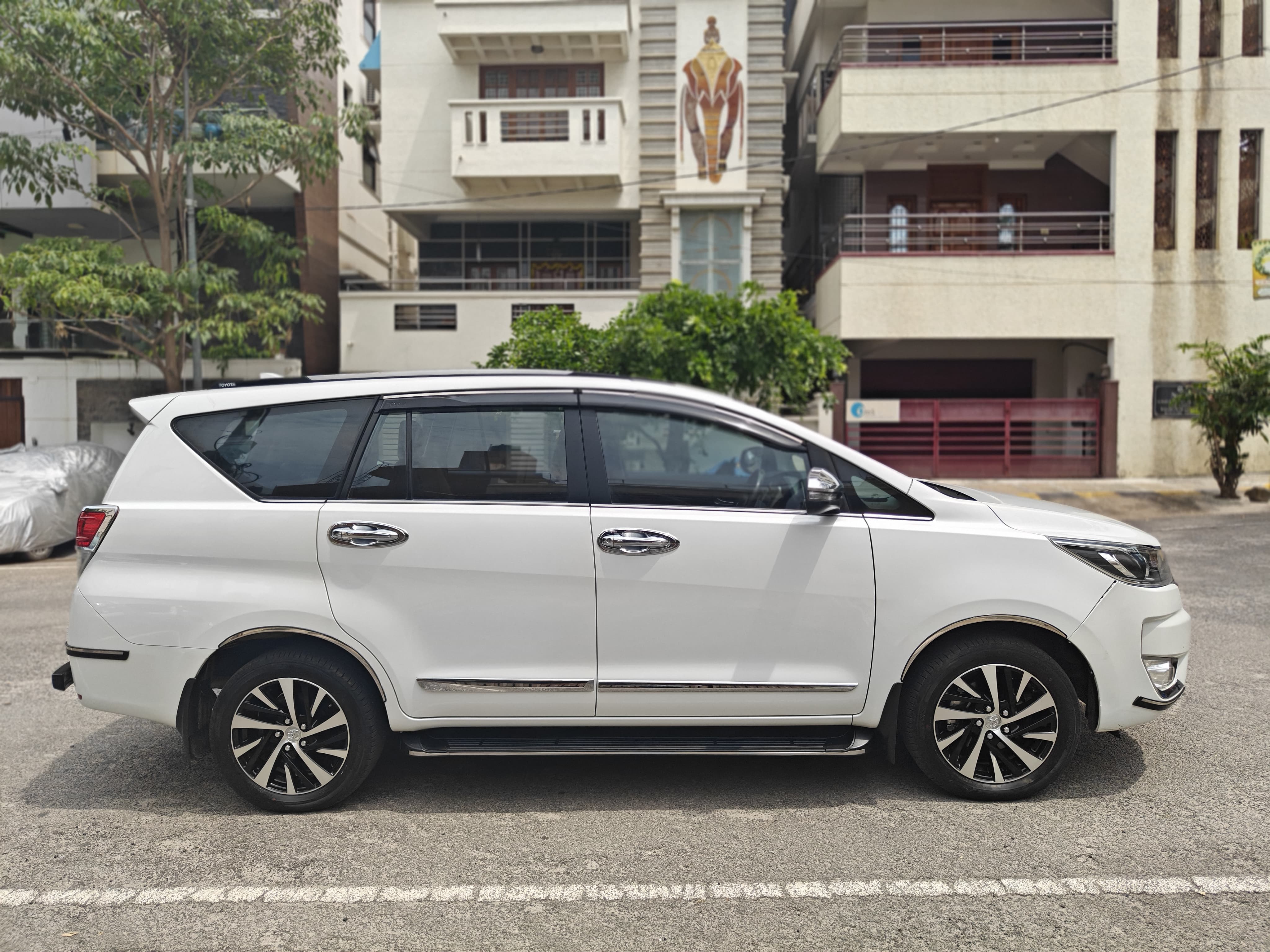 Buy Used Toyota Innova Crysta 2.4 Zx 7Str of 2024 model @ 27,49,000 INR ...