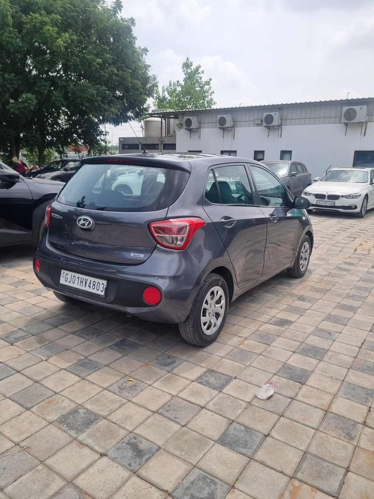 Buy Used Hyundai Grand i10 1.2 Kappa Magna AT of 2017 model @ 3,85,000 ...