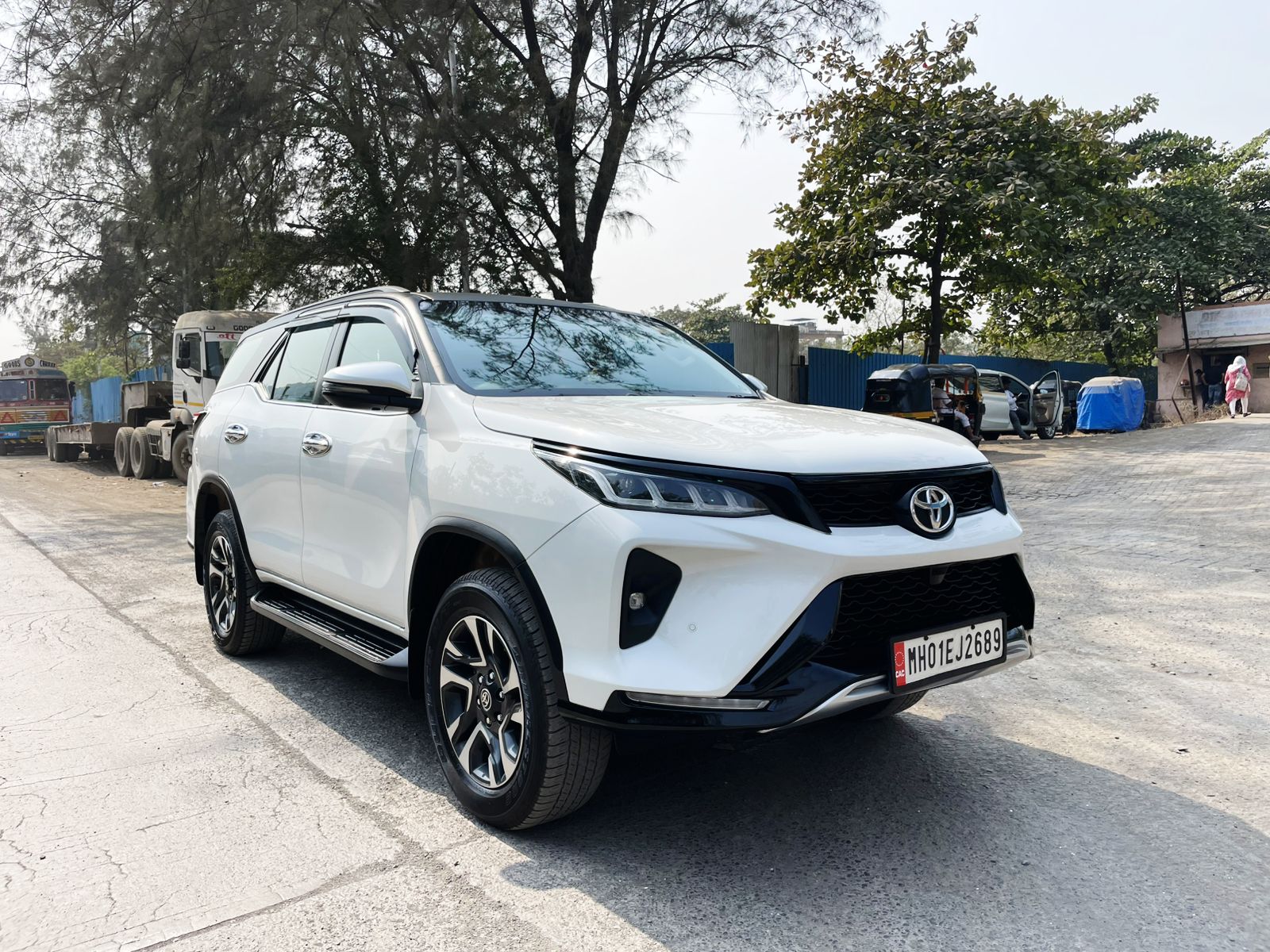 Buy Used Toyota Fortuner Legender 4x4 AT 2023 of 2023 model @ 43,00,000 ...