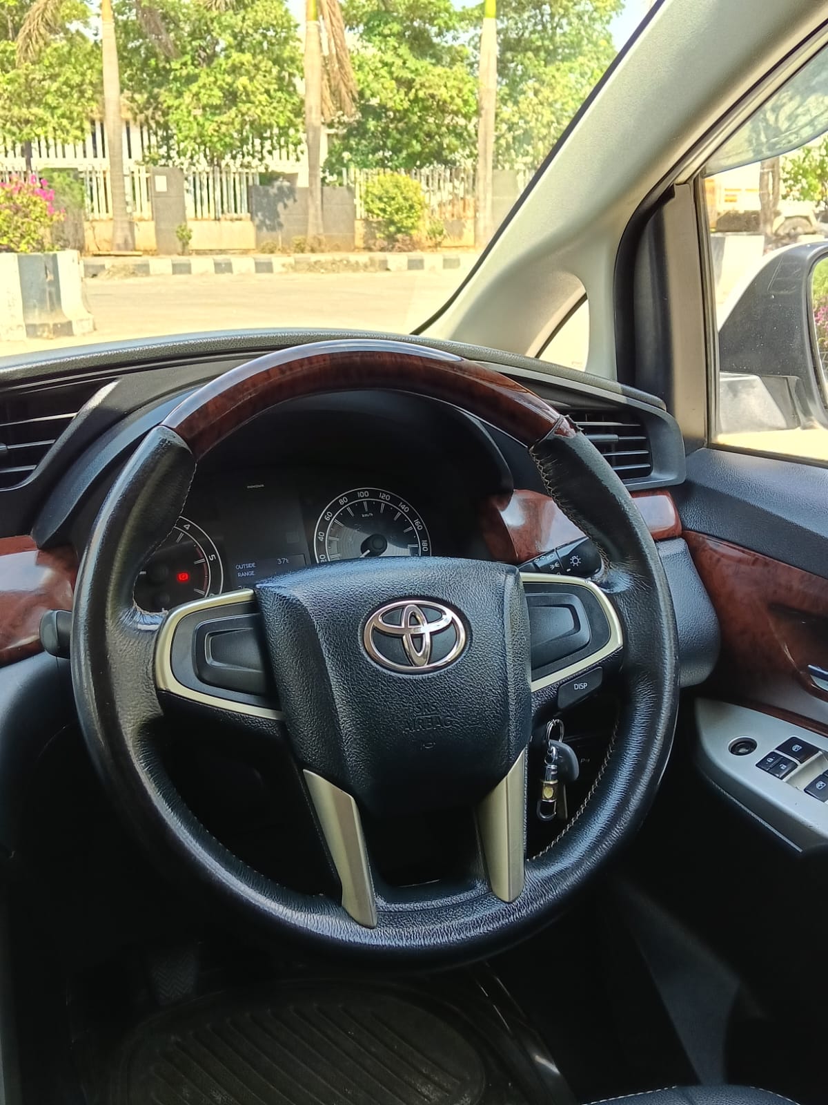 Buy Used Toyota Innova 2.5 G Diesel 7 Seater BS IV of 2016 model @ 13 ...