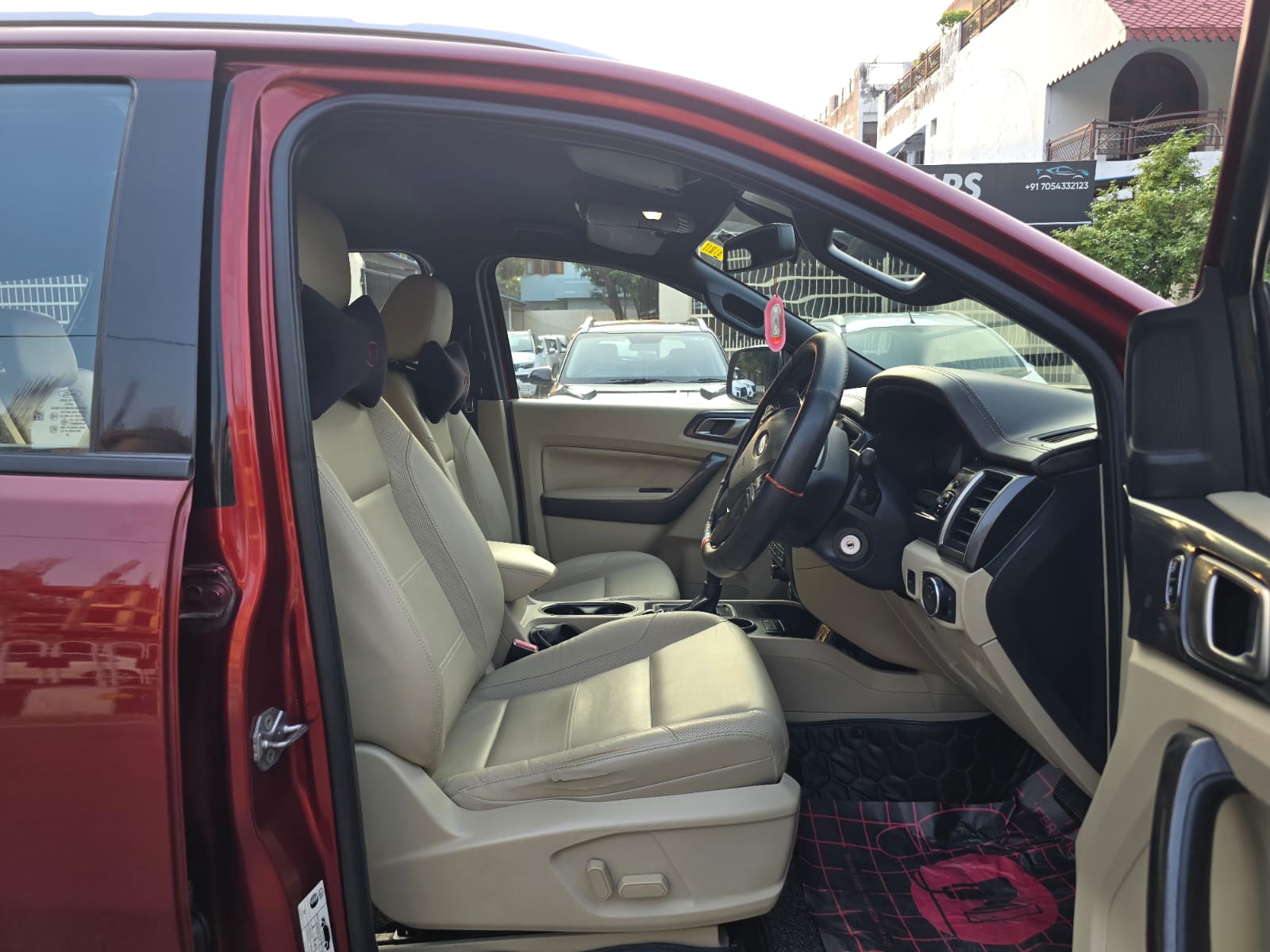 Buy Used Ford Endeavour 2.2 Titanium AT 4X2 of 2016 model @ 13,90,000 ...