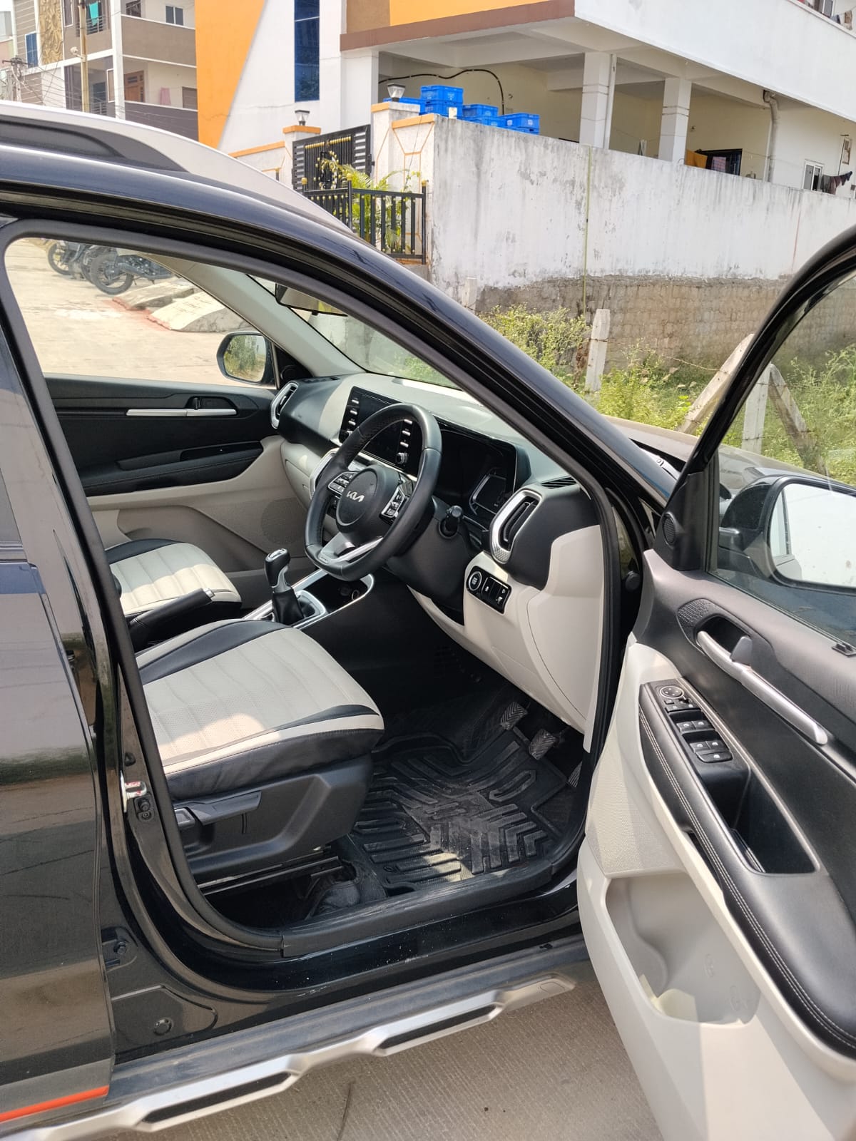 Buy Used Kia Sonet HTX Diesel Anniversary Edition of 2022 model @ 10,50,000 INR in Hyderabad ...