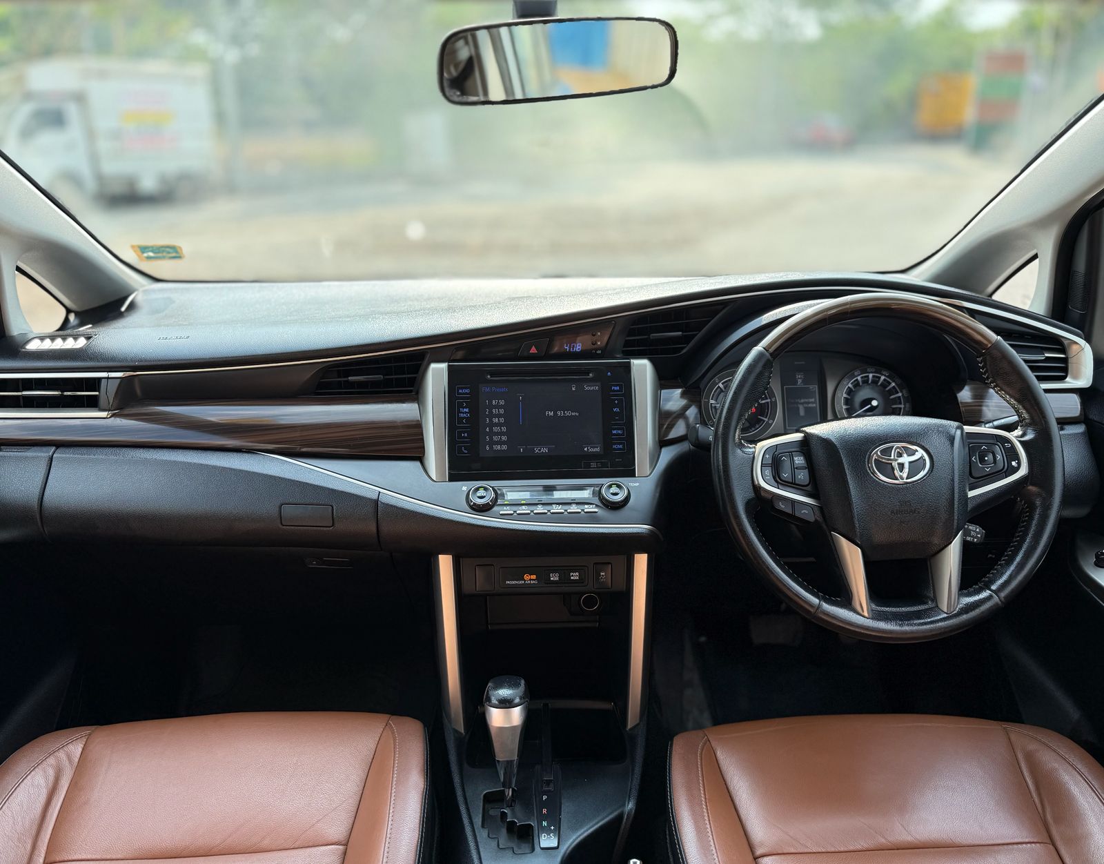 Buy Used Toyota Innova Crysta 2.8 ZX AT BSIV of 2018 model @ 18,85,000 ...