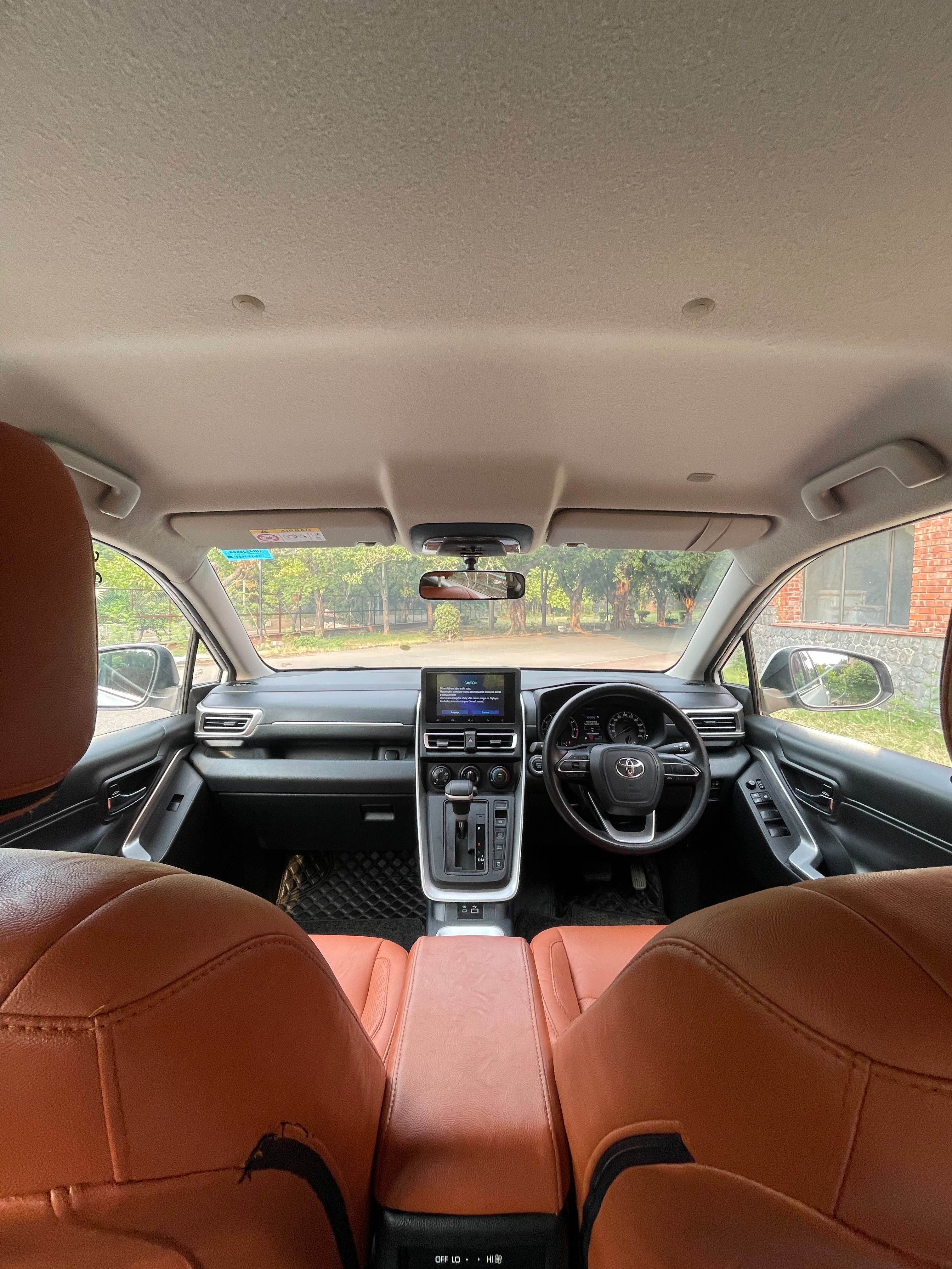 Buy Used Toyota Innova Hycross G 7STR of 2024 model @ 19,50,000 INR in ...