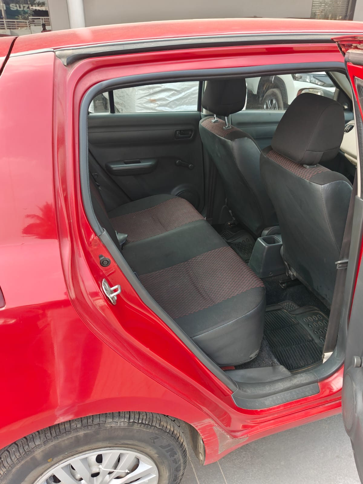 Buy Used Maruti Swift 1.2 LXi BSIII of 2011 model @ 2,60,000 INR in Bangalore - 5044602 ...