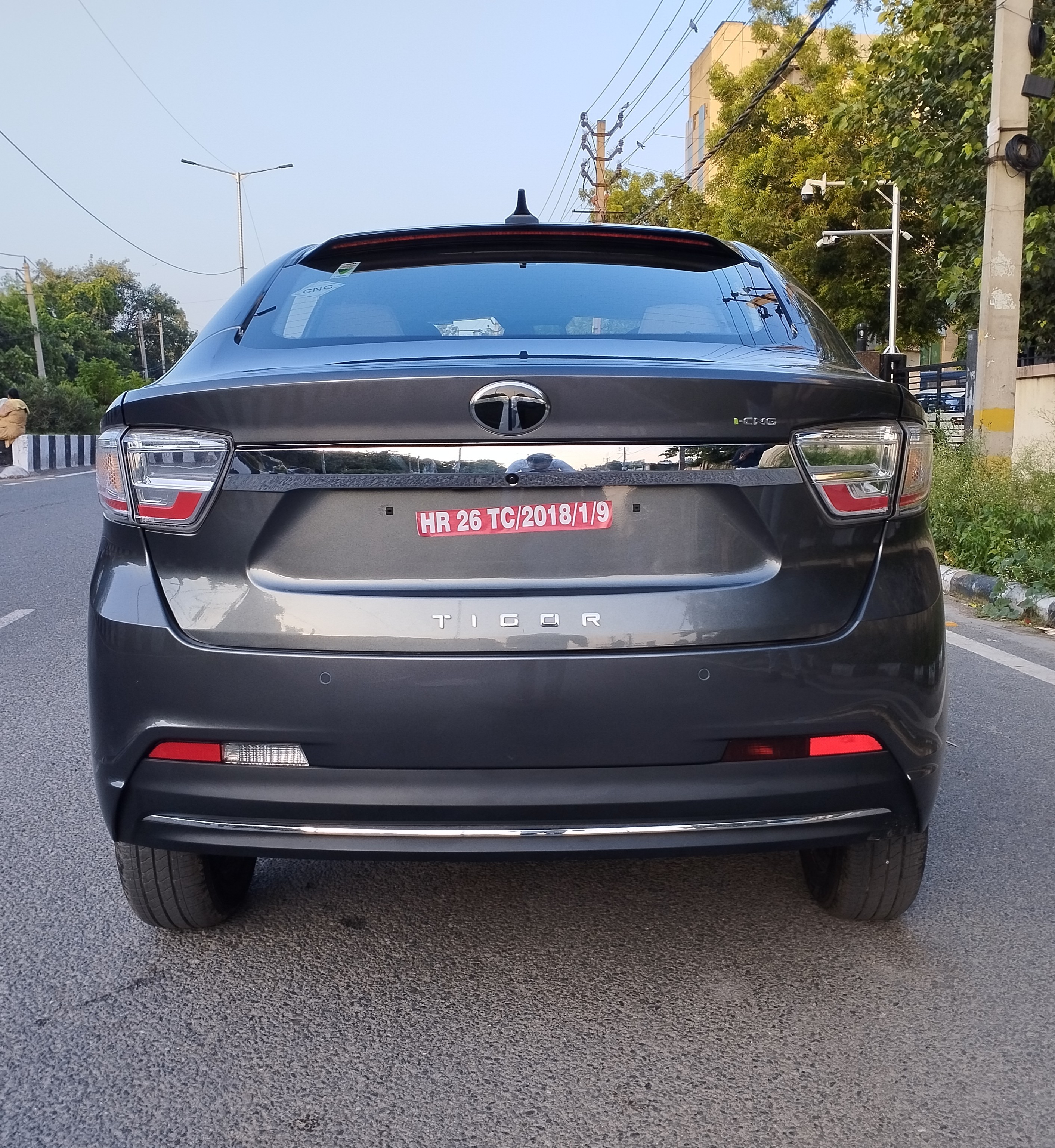 Buy Used Tata Tigor XZ Plus Lux CNG of 2025 model @ 9,25,000 INR in Delhi - 5092474 - ZigWheels.com