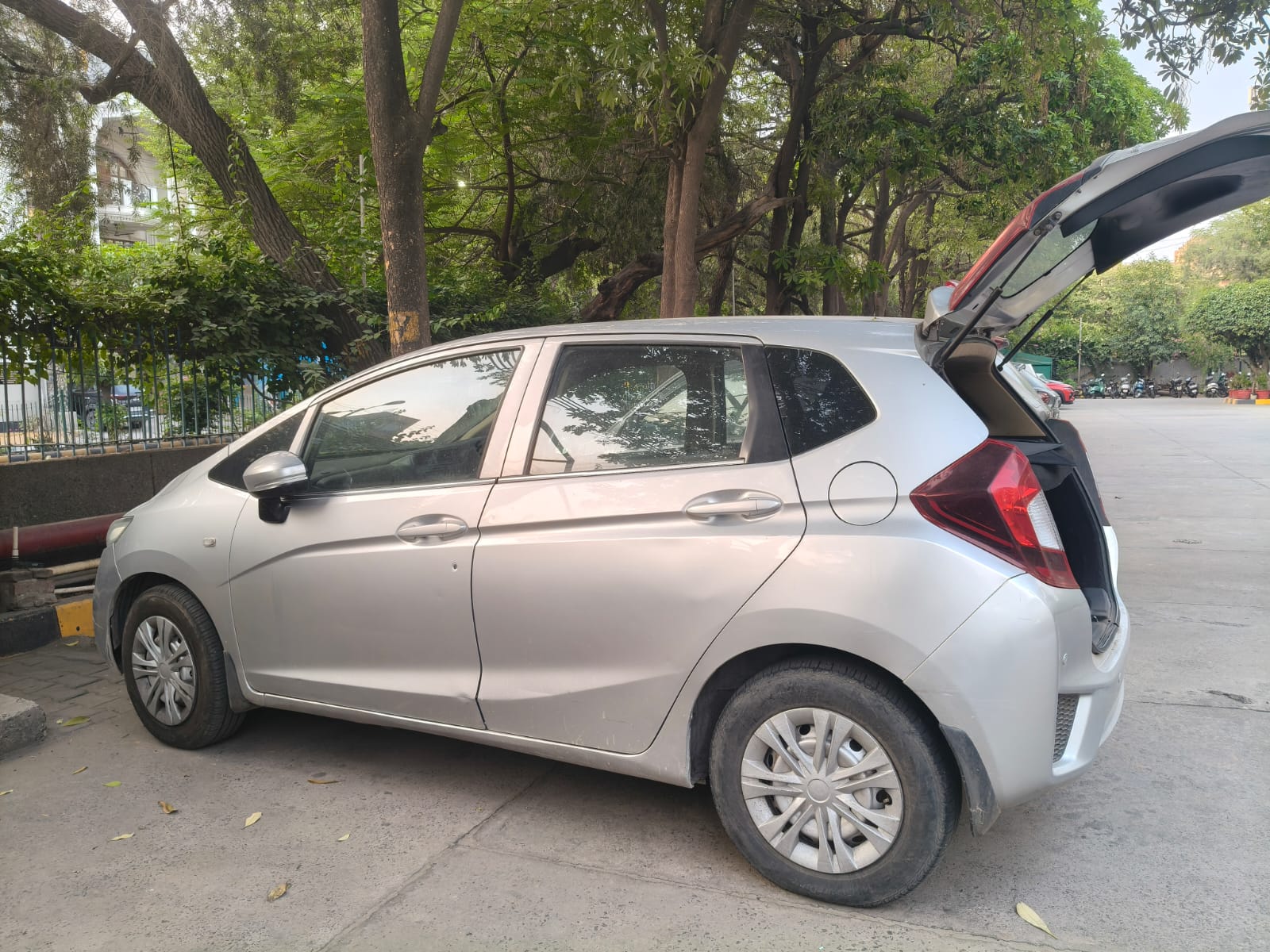 Buy Used Honda Jazz 1.2 E i VTEC of 2016 model @ 2,99,000 INR in Delhi ...