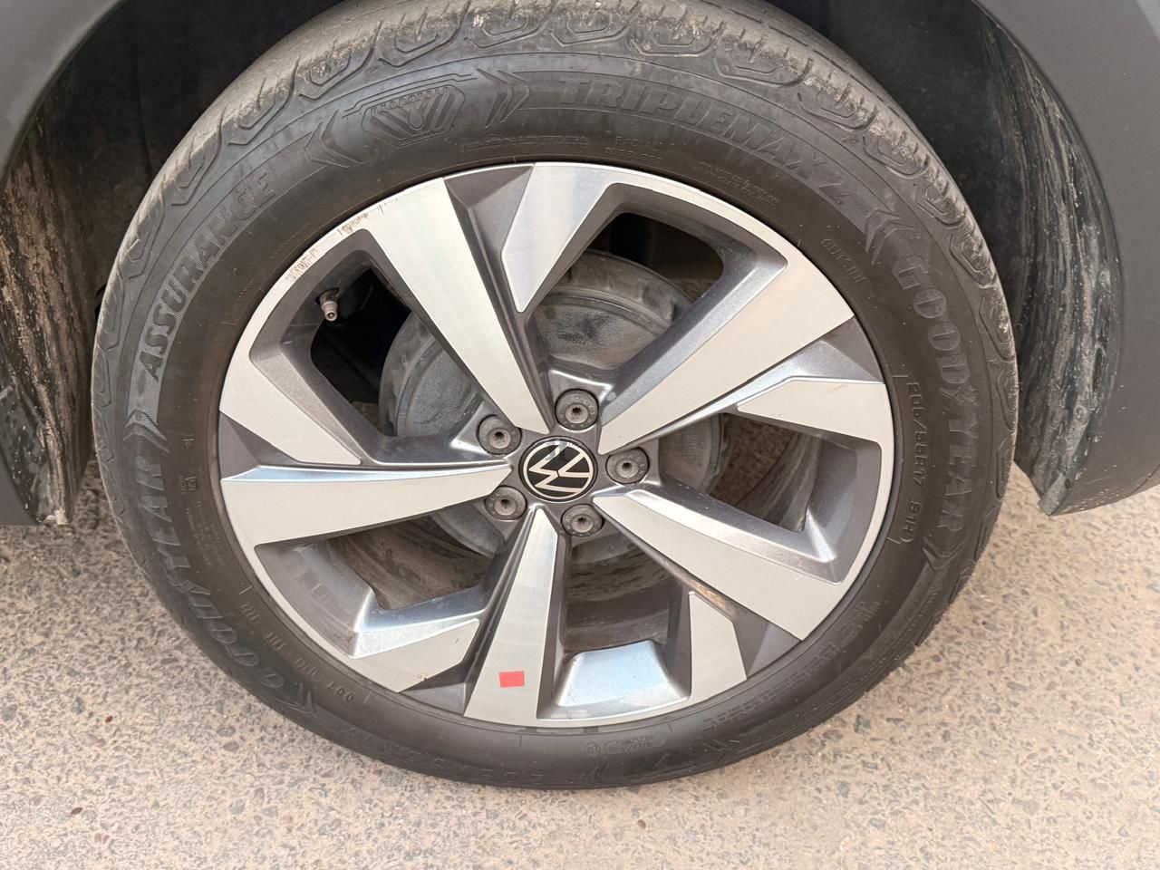 Buy Used Volkswagen Taigun 1.0 Topline AT of 2023 model @ 9,75,000 INR ...
