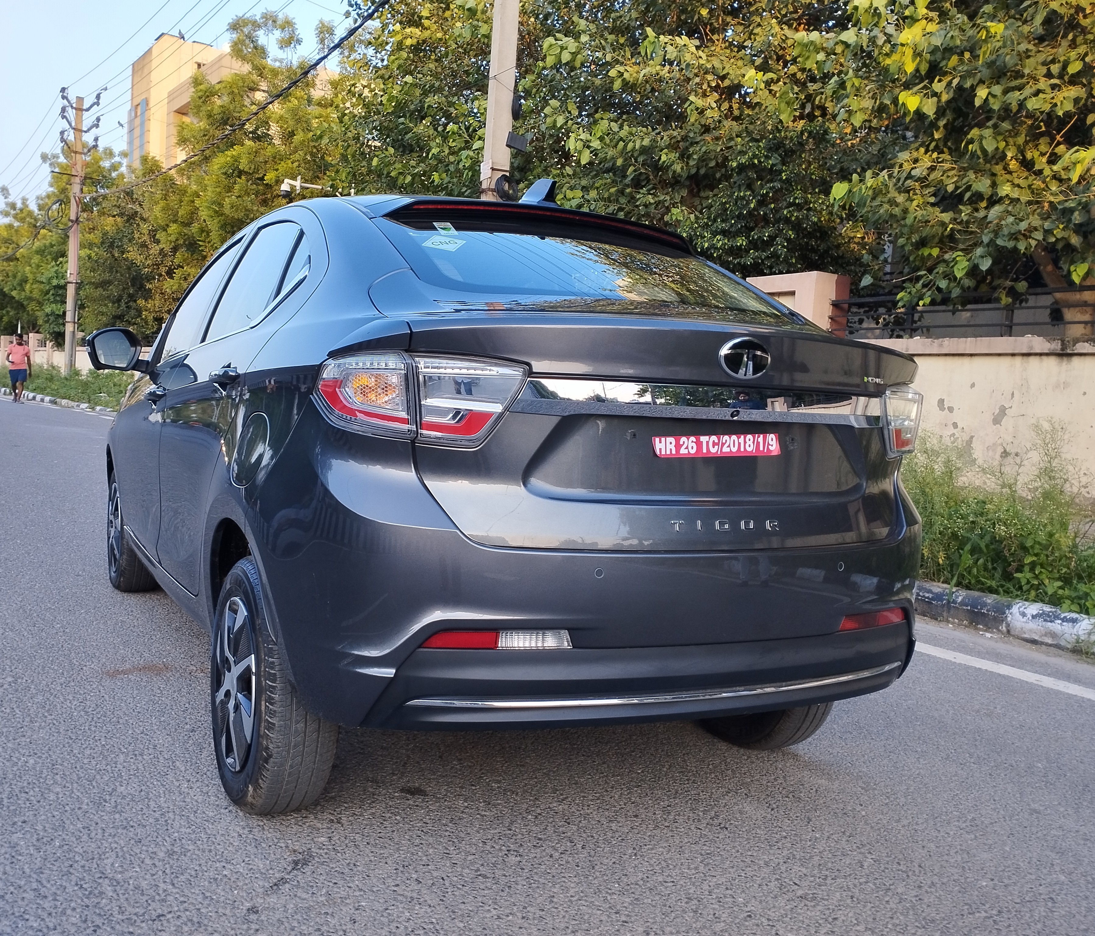 Buy Used Tata Tigor XZ Plus Lux CNG of 2025 model @ 9,25,000 INR in Delhi - 5092474 - ZigWheels.com