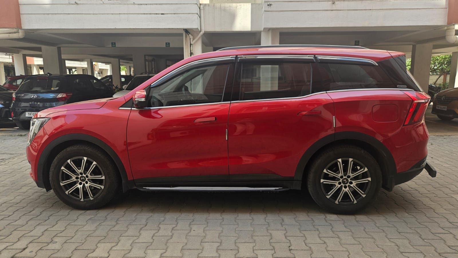 Buy Used Mahindra XUV700 AX7 Diesel AT Luxury Pack AWD BSVI of 2023 ...