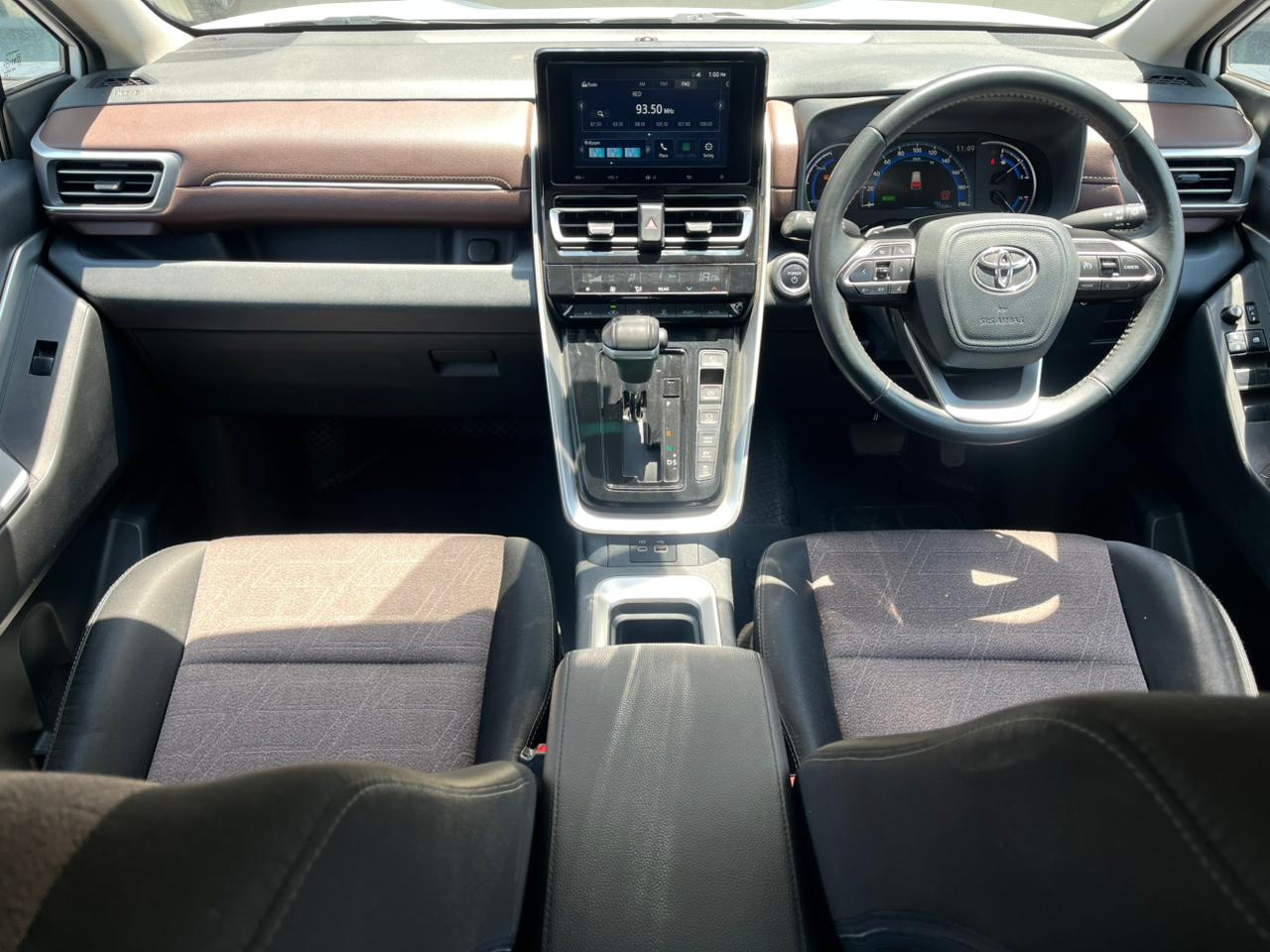 Buy Used Toyota Innova Hycross VX 7STR Hybrid of 2023 model @ 26,75,000 ...