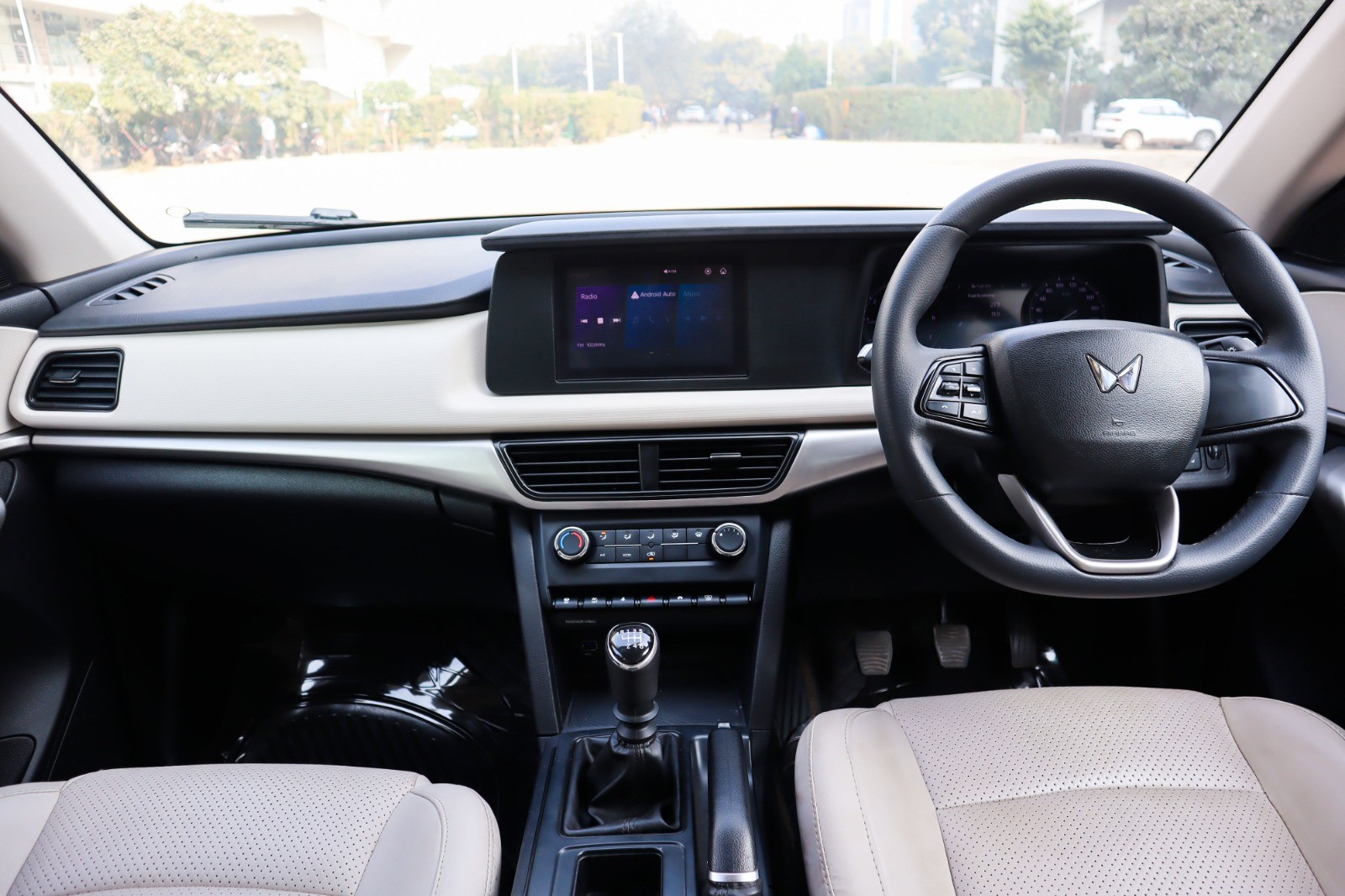 Buy Used Mahindra XUV700 MX Diesel BSVI of 2022 model @ 12,49,000 INR ...