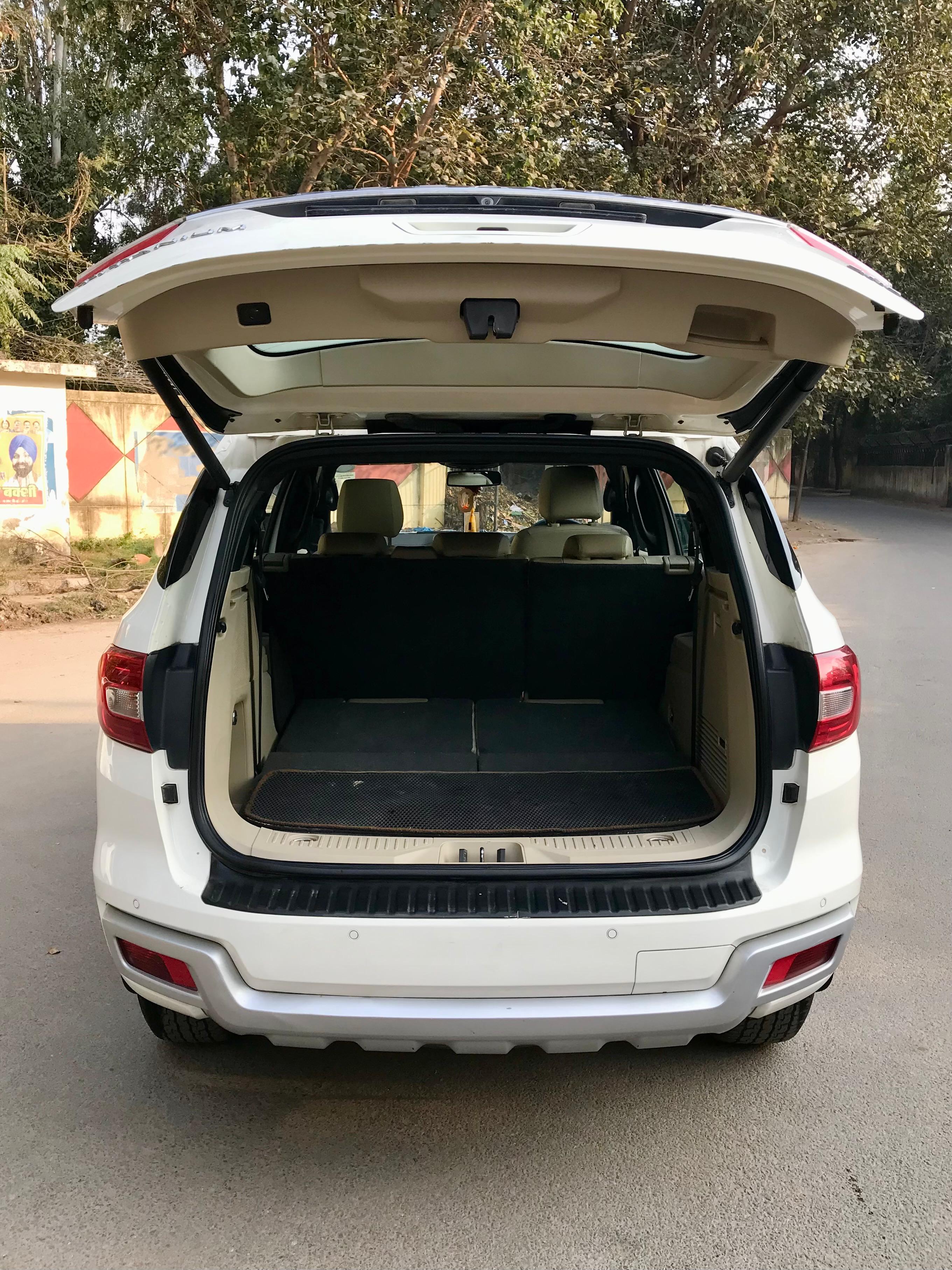 Buy Used Ford Endeavour 3.2 Trend AT 4X4 of 2017 model @ 18,90,000 INR ...