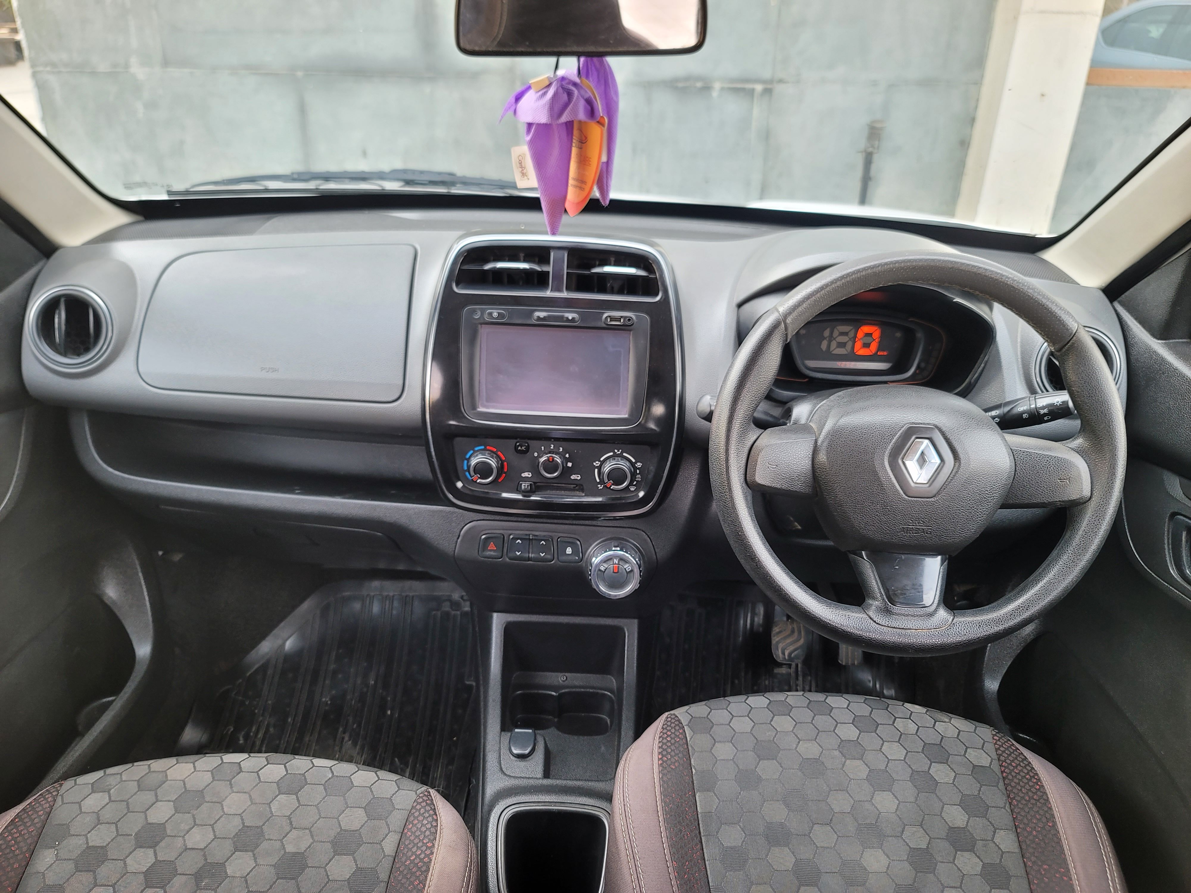 Buy Used Renault KWID 1.0 RXT Optional of 2018 model @ 2,75,000 INR in ...