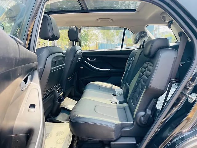 Buy Used Hyundai Alcazar Signature Optional 7-Seater Diesel AT of 2024 ...