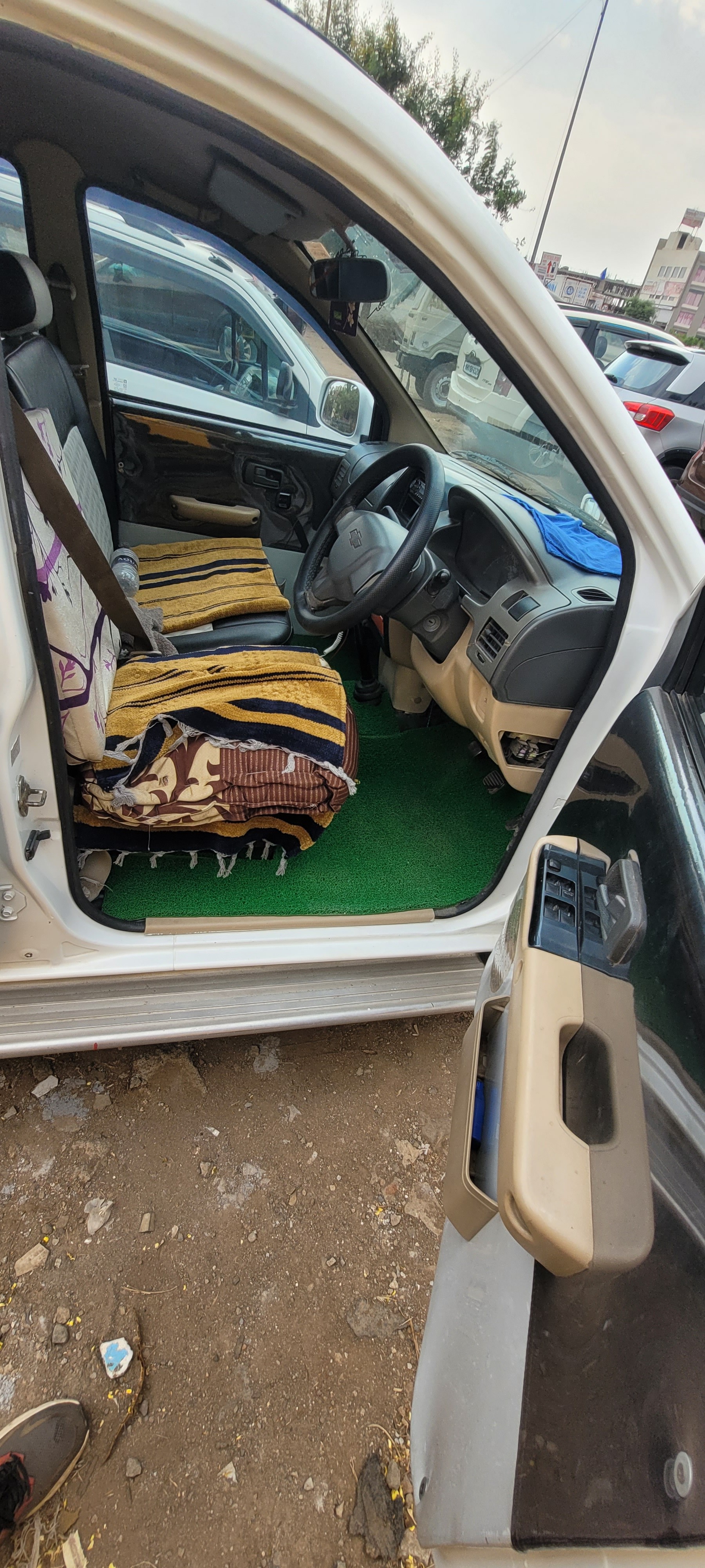 Buy Used Chevrolet Tavera Neo 3 LS 10 Seats BSIII of 2014 model @ 4 ...