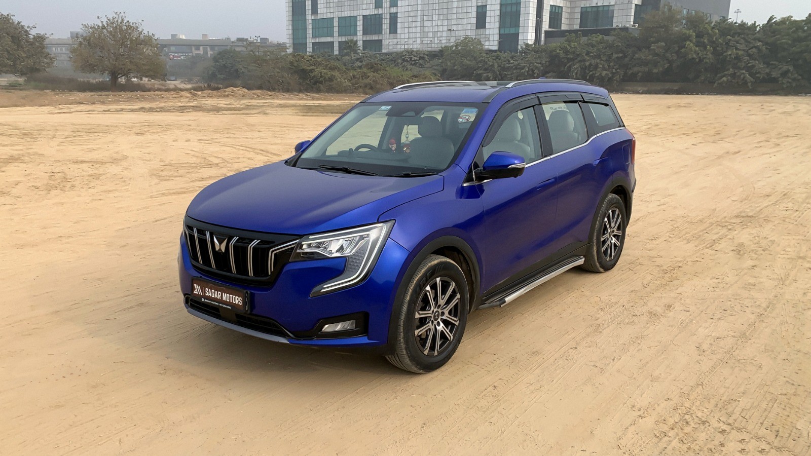 Buy Used Mahindra XUV700 AX7L 7Str AT of 2023 model @ 18,25,000 INR in Delhi - 5060353 ...