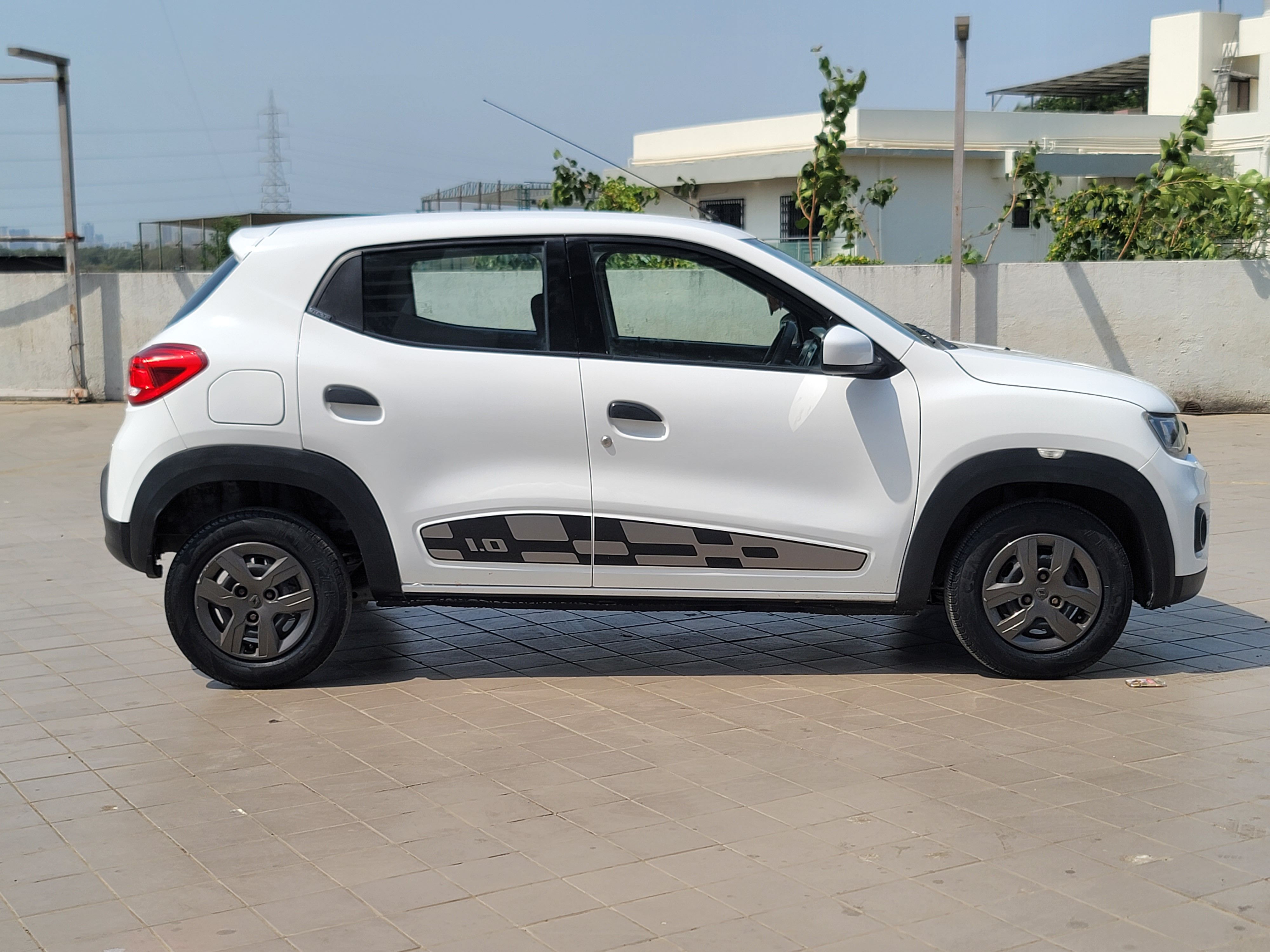 Buy Used Renault KWID 1.0 RXT Optional of 2018 model @ 2,75,000 INR in ...