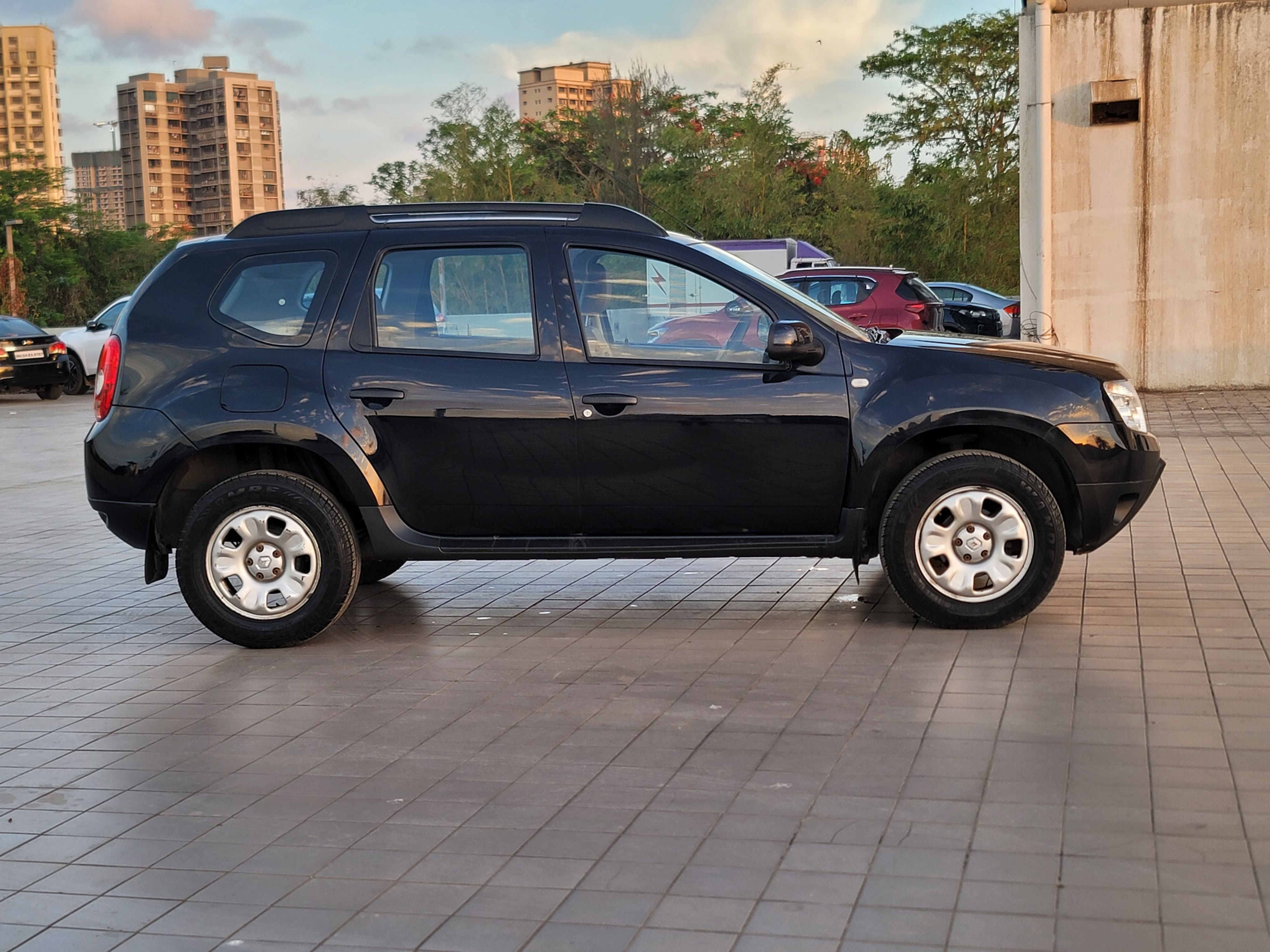 Buy Used Renault Duster Petrol RxL of 2015 model @ 4,25,000 INR in ...