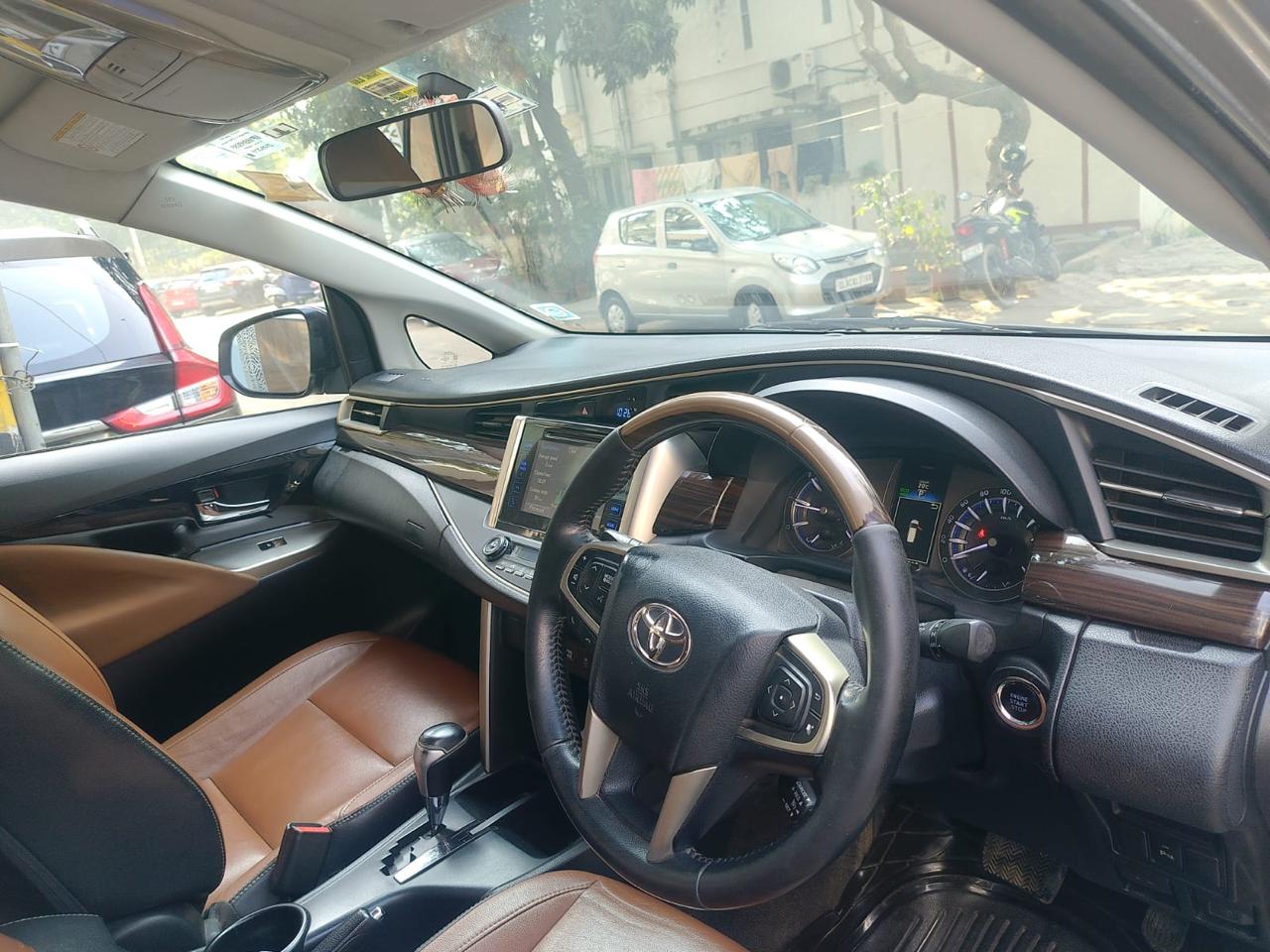 Buy Used Toyota Innova Crysta 2.8 ZX AT BSIV of 2016 model @ 9,75,000 ...