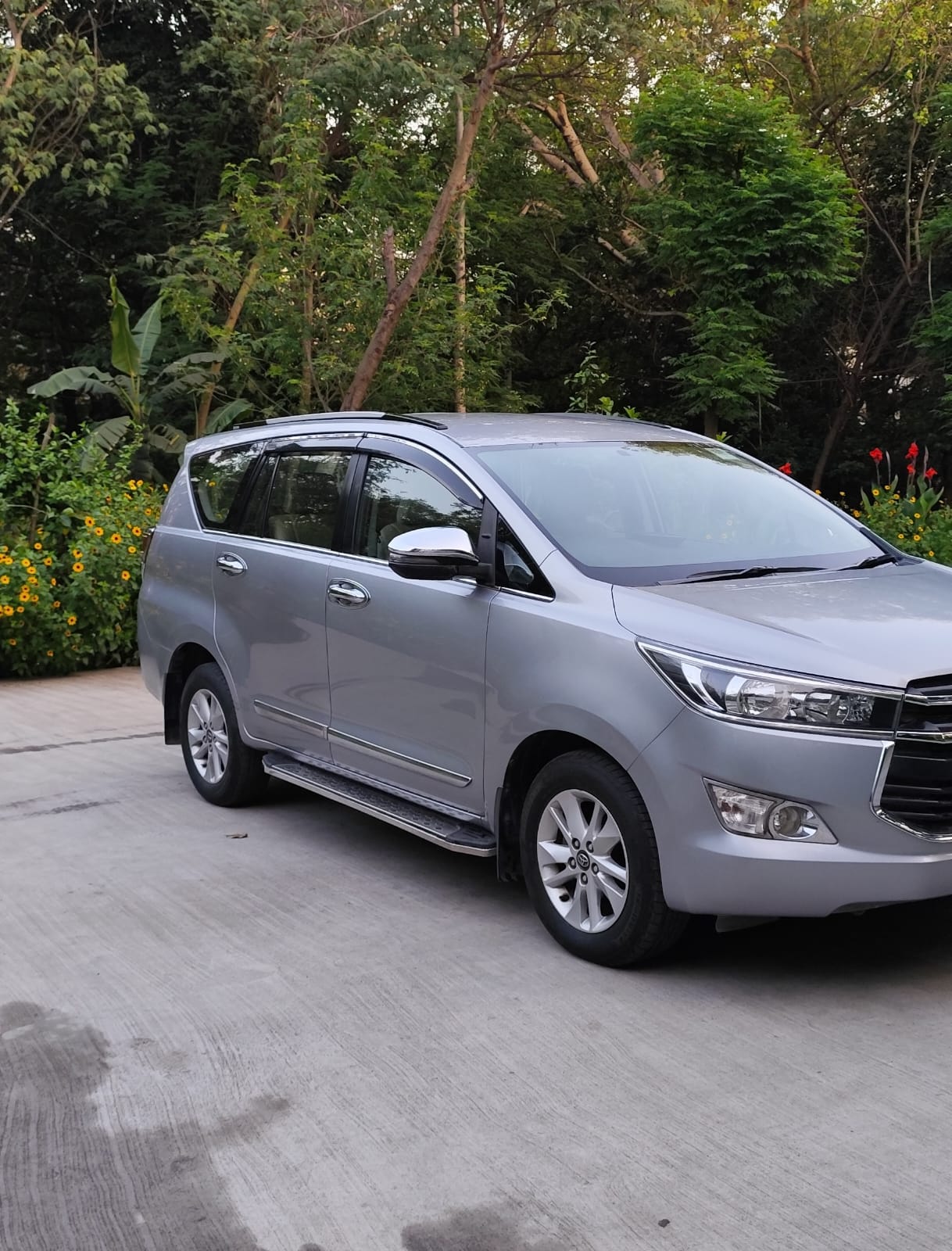 Buy Used Toyota Innova Crysta 2.4 G Plus MT BSIV of 2019 model @ 12 ...
