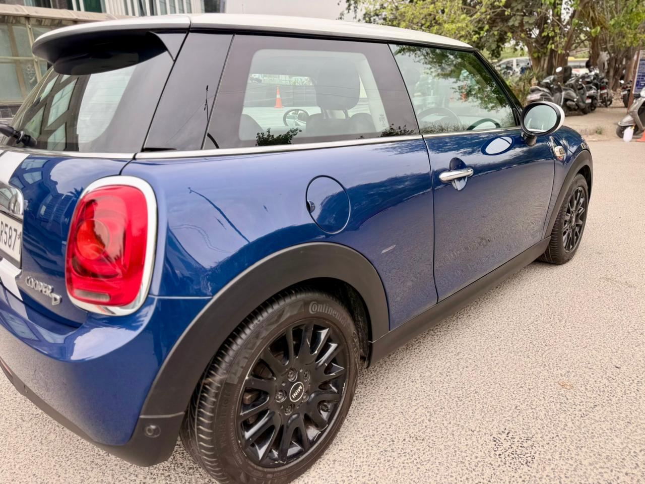Buy Used Mini 3 DOOR Cooper D of 2018 model @ 18,90,000 INR in Delhi ...