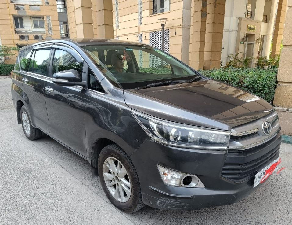 Buy Used Toyota Innova Crysta 2.4 VX MT BSIV of 2017 model @ 9,95,000 ...