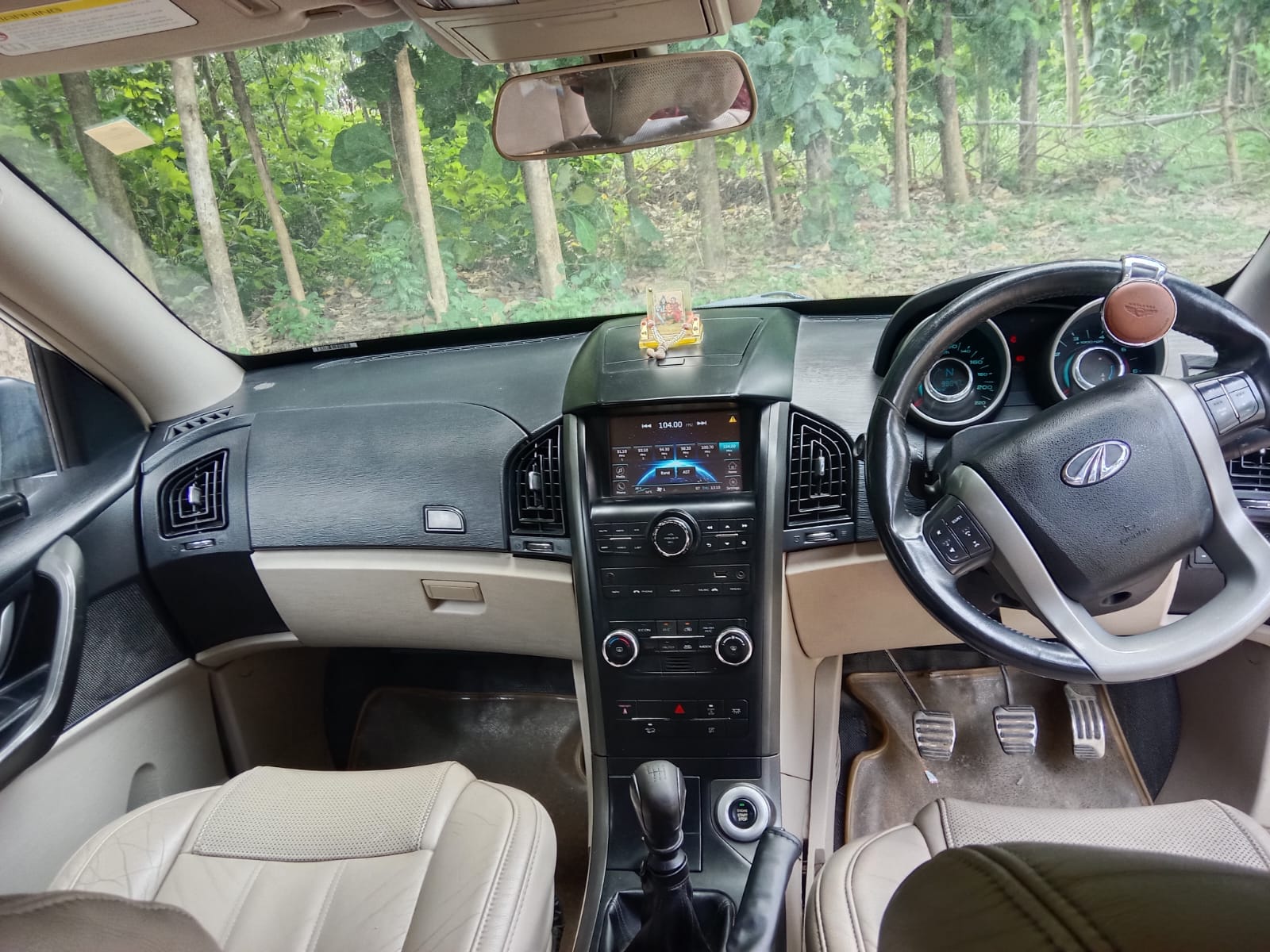 Buy Used Mahindra XUV500 R W10 FWD of 2017 model @ 8,25,000 INR in ...