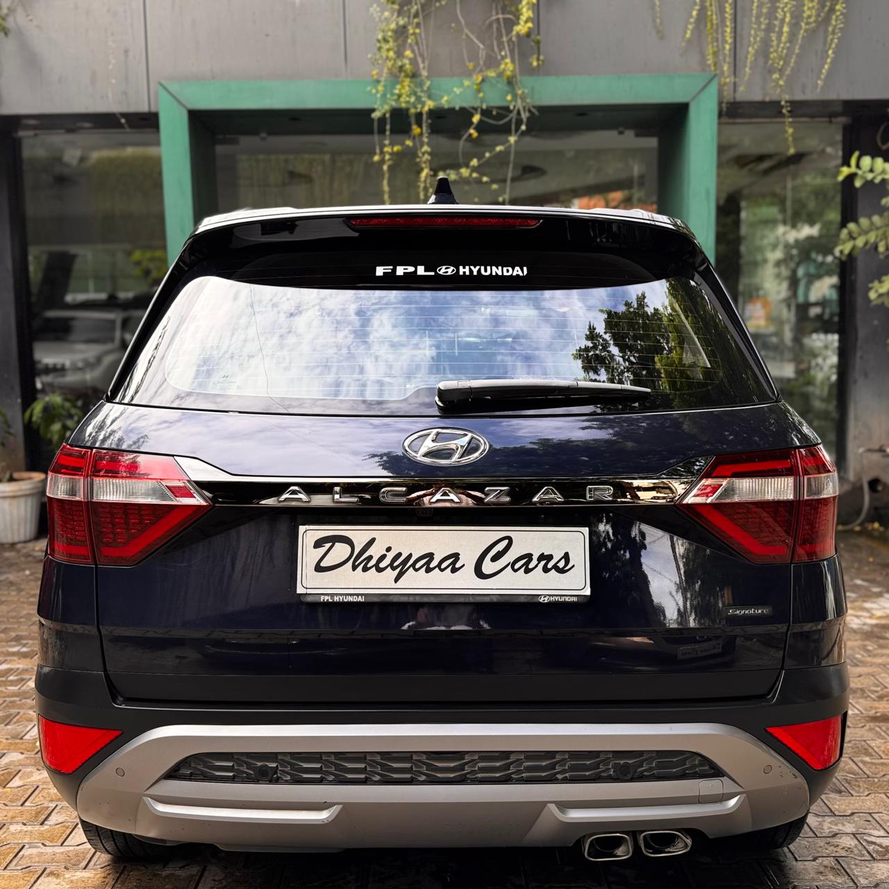 Buy Used Hyundai Alcazar 1.5 Signature Optional 7-Seater Diesel AT of 2023 model @ 17,50,000 INR ...