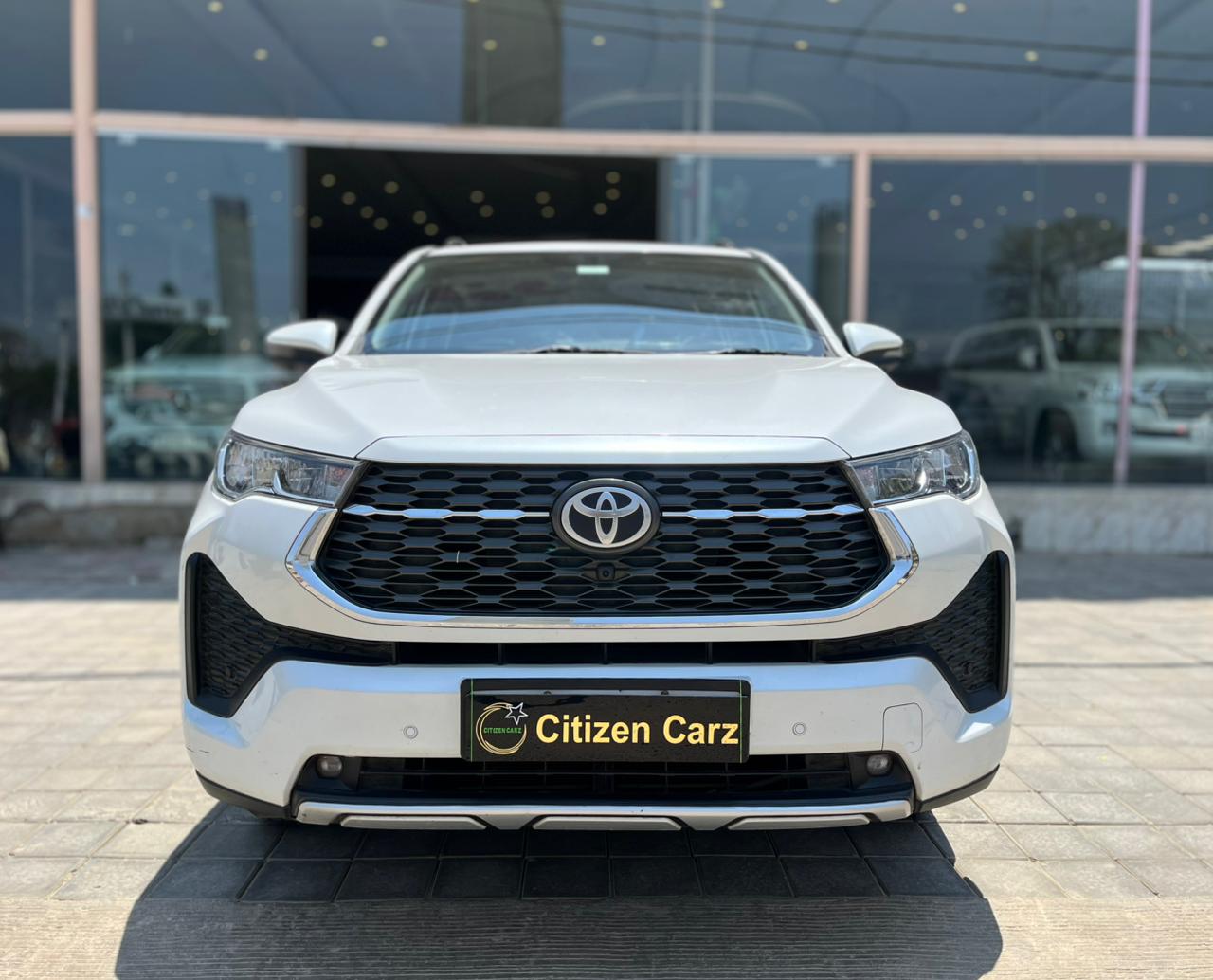 2023 Toyota Innova Hycross 1987 cc कार बैंगलोर में ₹26.75 Lakh में ...