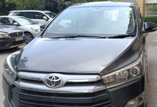 Buy Used Toyota Innova Crysta 2.4 VX MT BSIV of 2017 model @ 9,95,000 ...