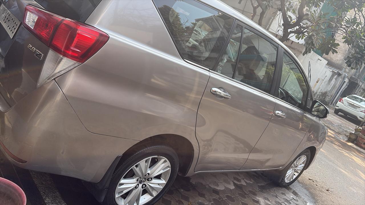 Buy Used Toyota Innova Crysta 2.8 ZX AT BSIV of 2016 model @ 9,75,000 ...