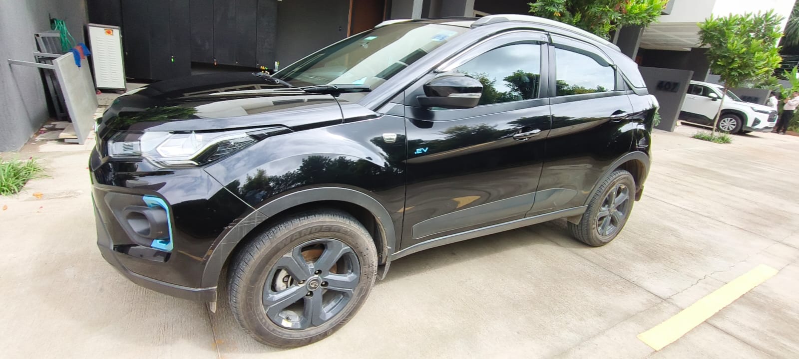 Buy Used Tata Nexon EV XZ Plus Lux Dark Edition of 2022 model @ 11 ...