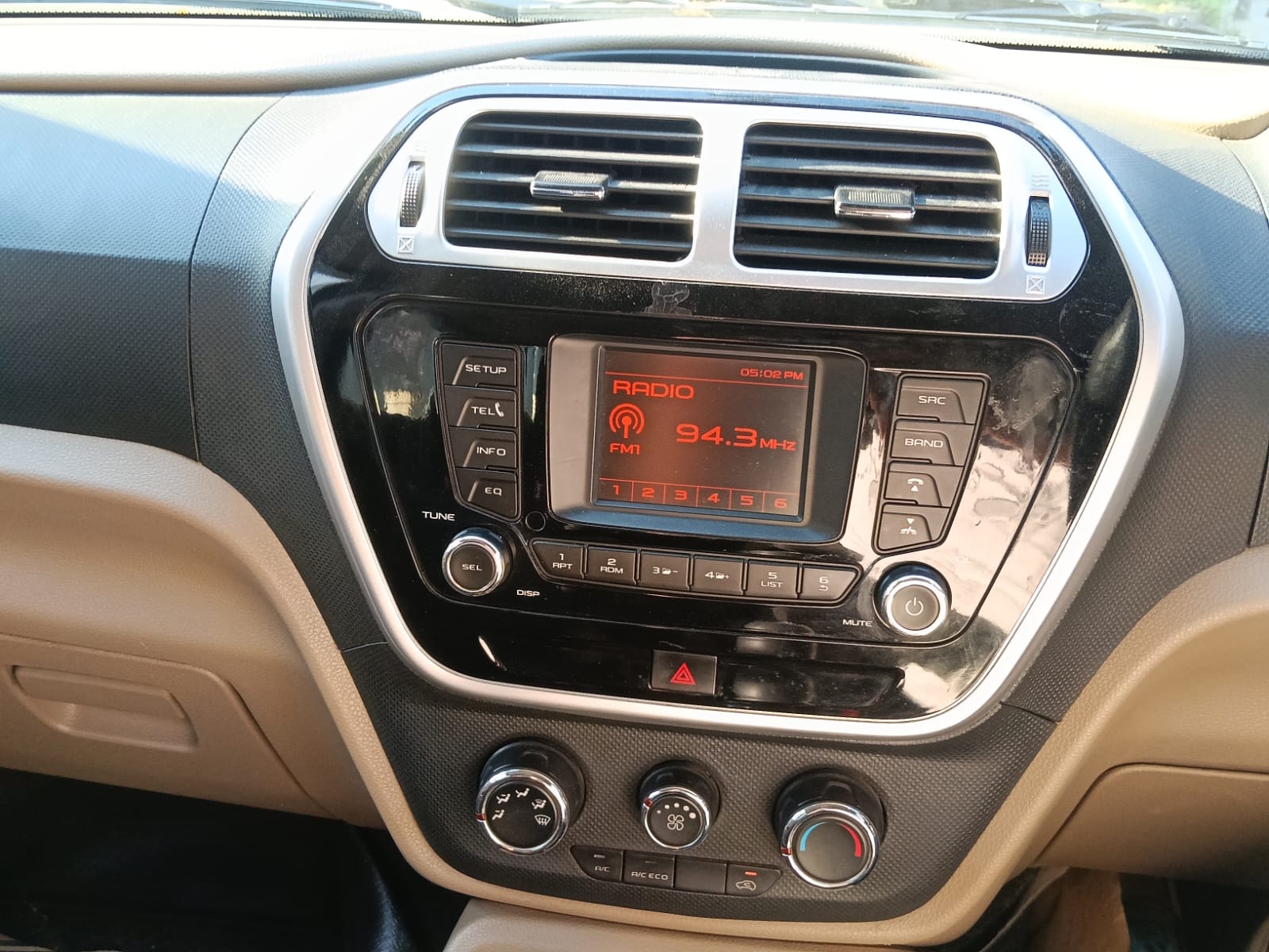 Buy Used Mahindra TUV 300 T8 of 2016 model @ 4,99,000 INR in Bangalore ...