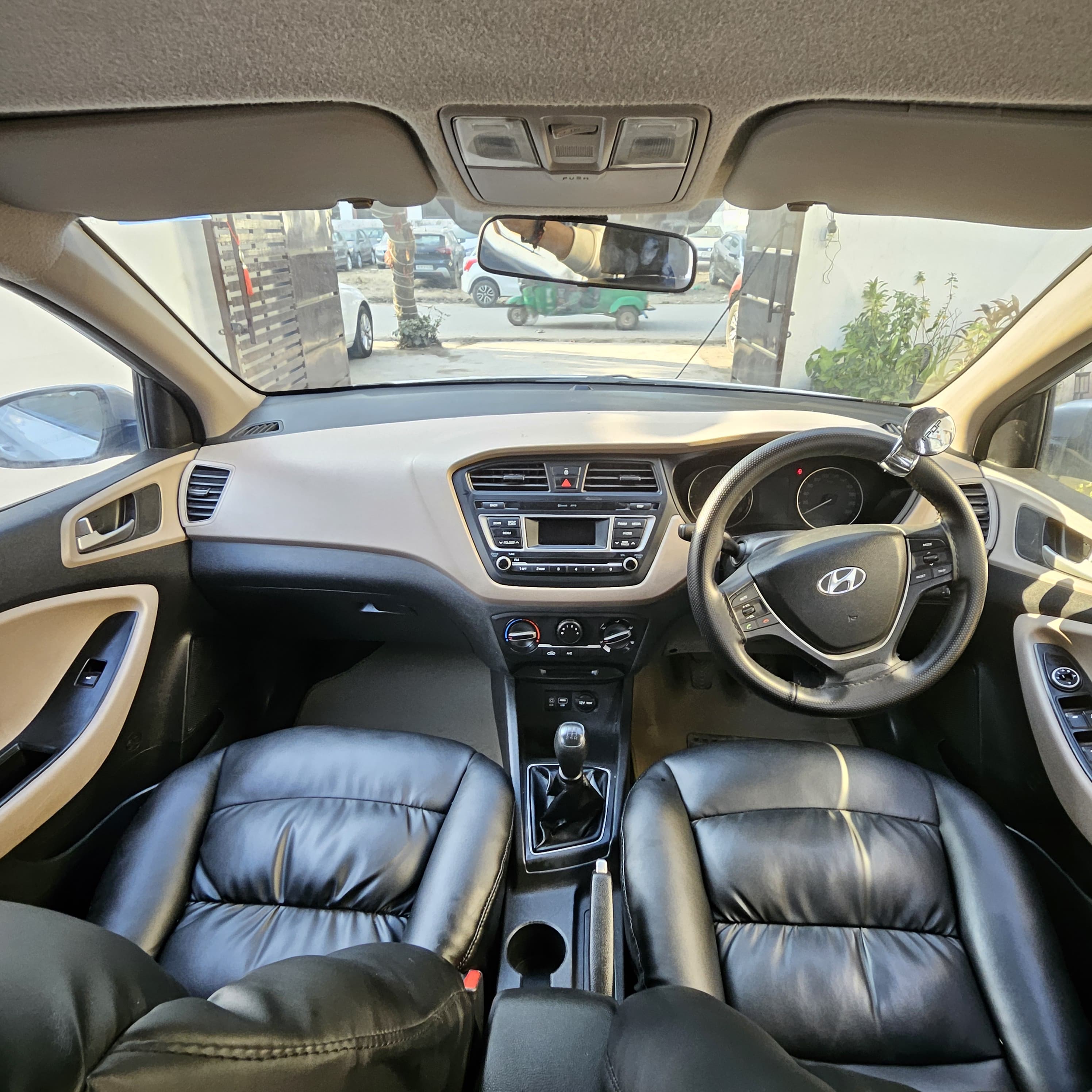 Buy Used Hyundai i20 Magna Optional 1.2 of 2014 model @ 3,25,000 INR in ...