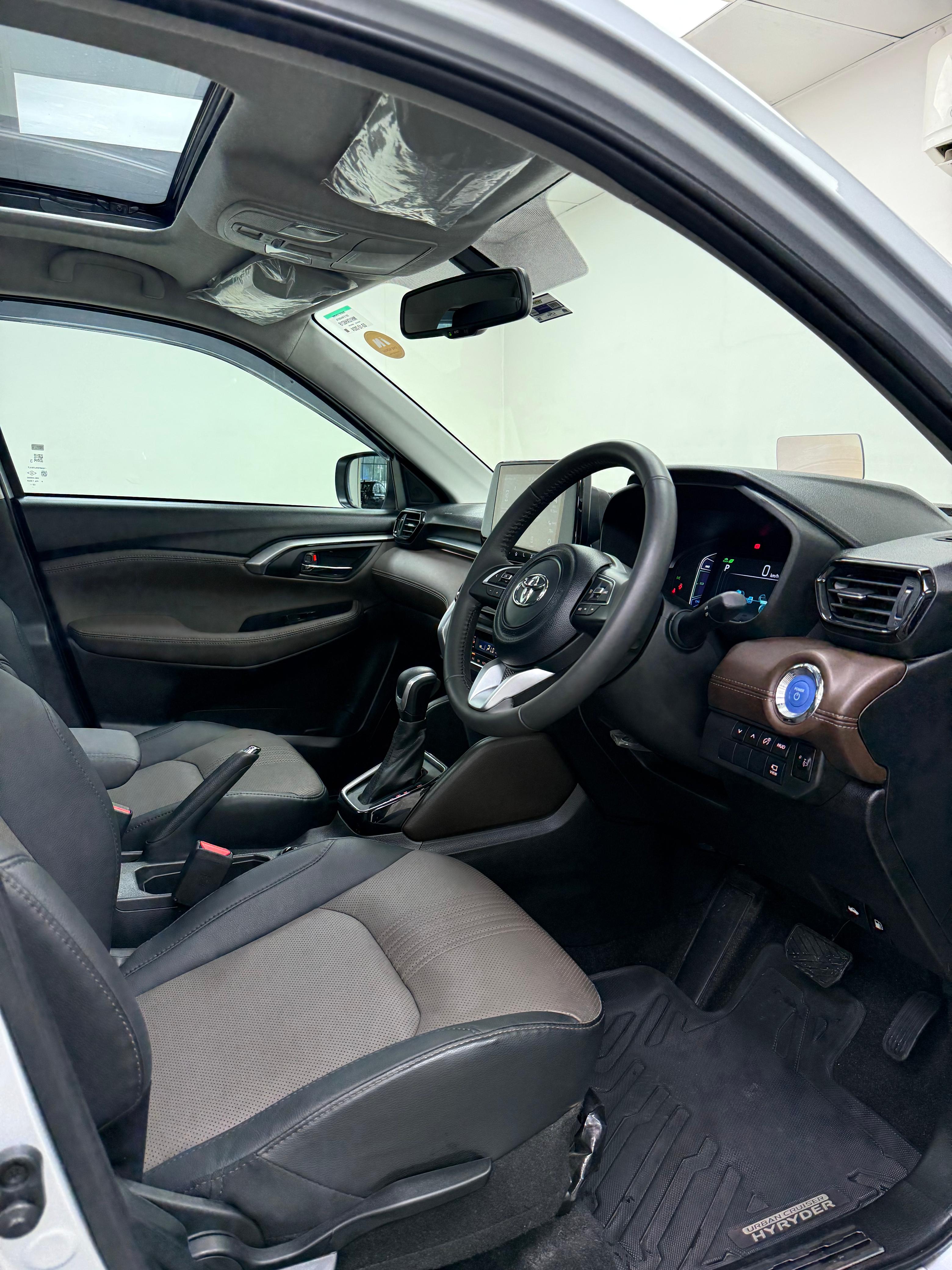 Buy Used Toyota Hyryder V HYBRID of 2024 model @ 20,00,000 INR in Pune - 4923084 - ZigWheels.com