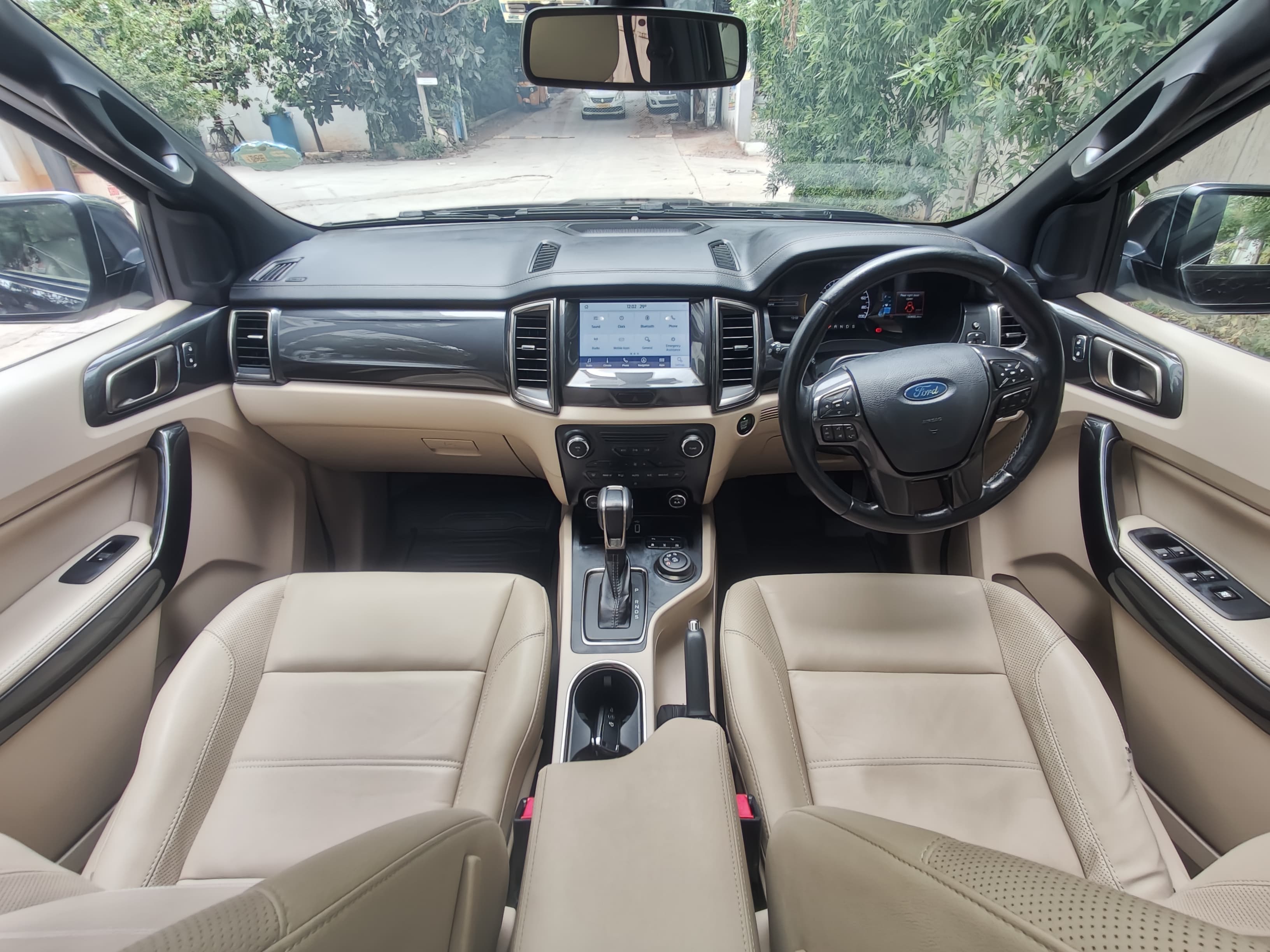Buy Used Ford Endeavour Titanium Plus 4X4 AT of 2021 model @ 34,99,000 ...
