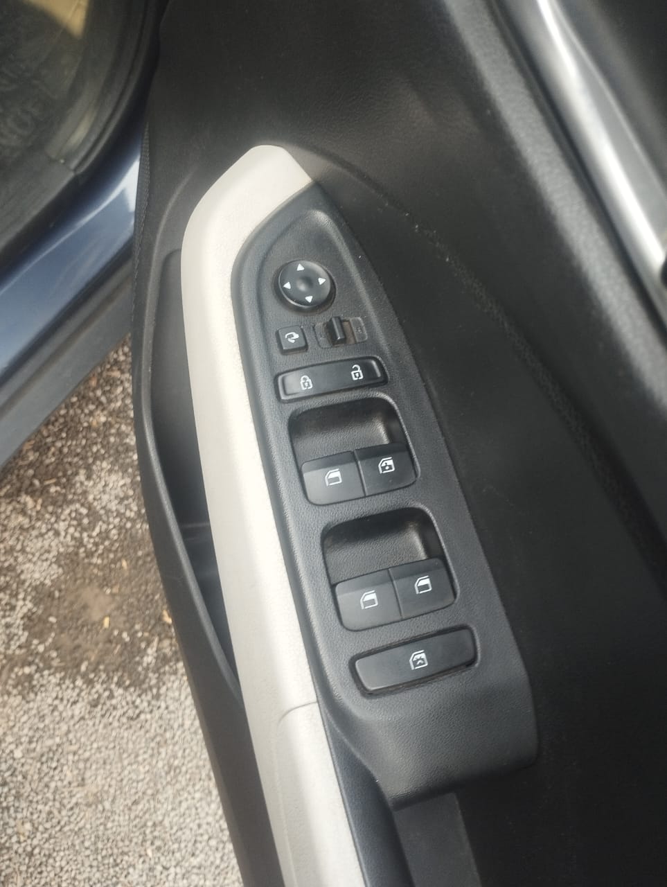 Buy Used Hyundai Venue SX Opt Diesel of 2022 model @ 9,75,000 INR in ...