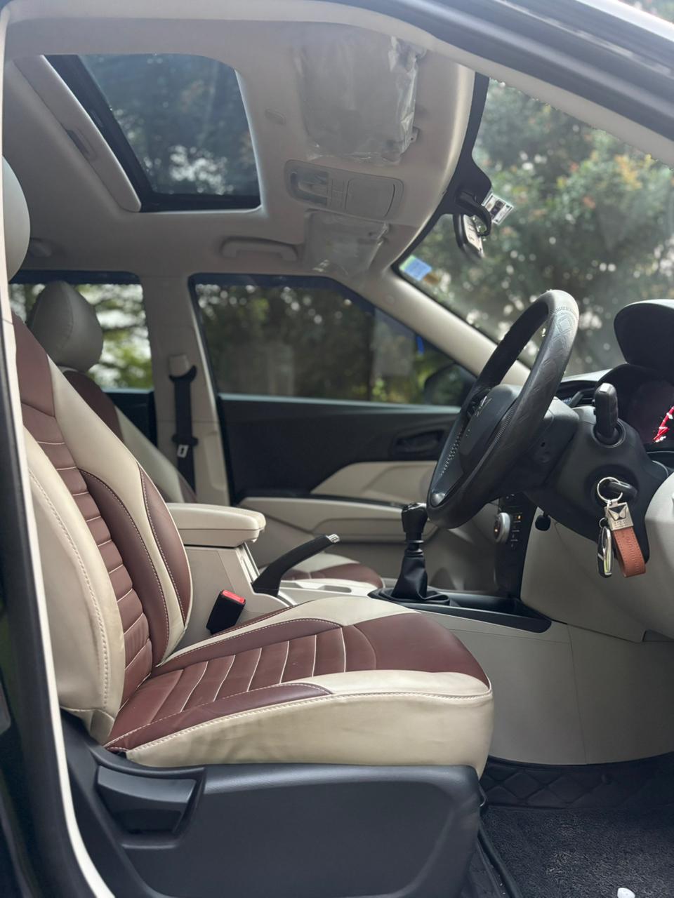 Buy Used Mahindra XUV300 W4 of 2023 model @ 7,50,000 INR in Kolkata ...