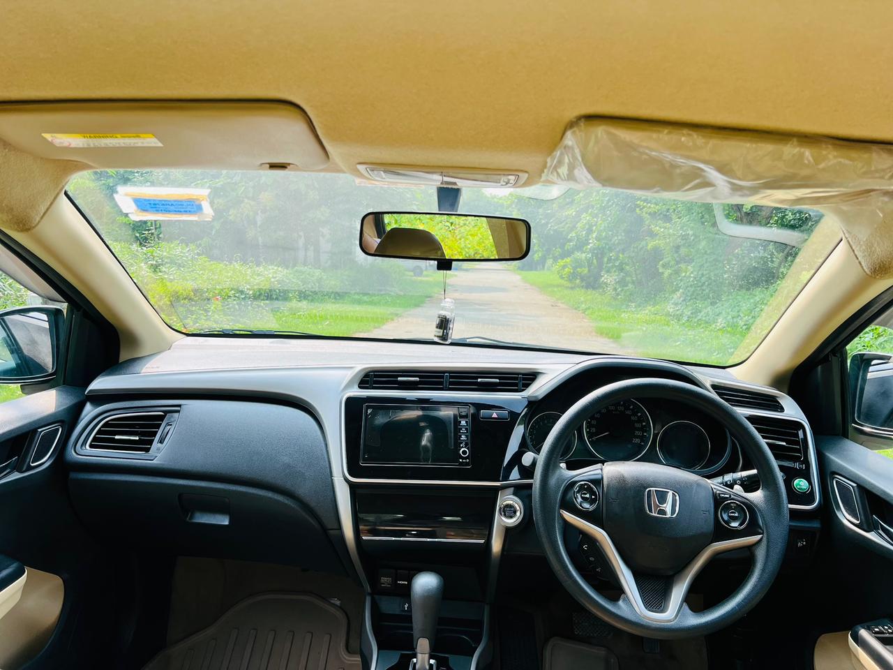 Buy Used Honda City V CVT of 2019 model @ 7,25,000 INR in Delhi - 4956209 - ZigWheels.com