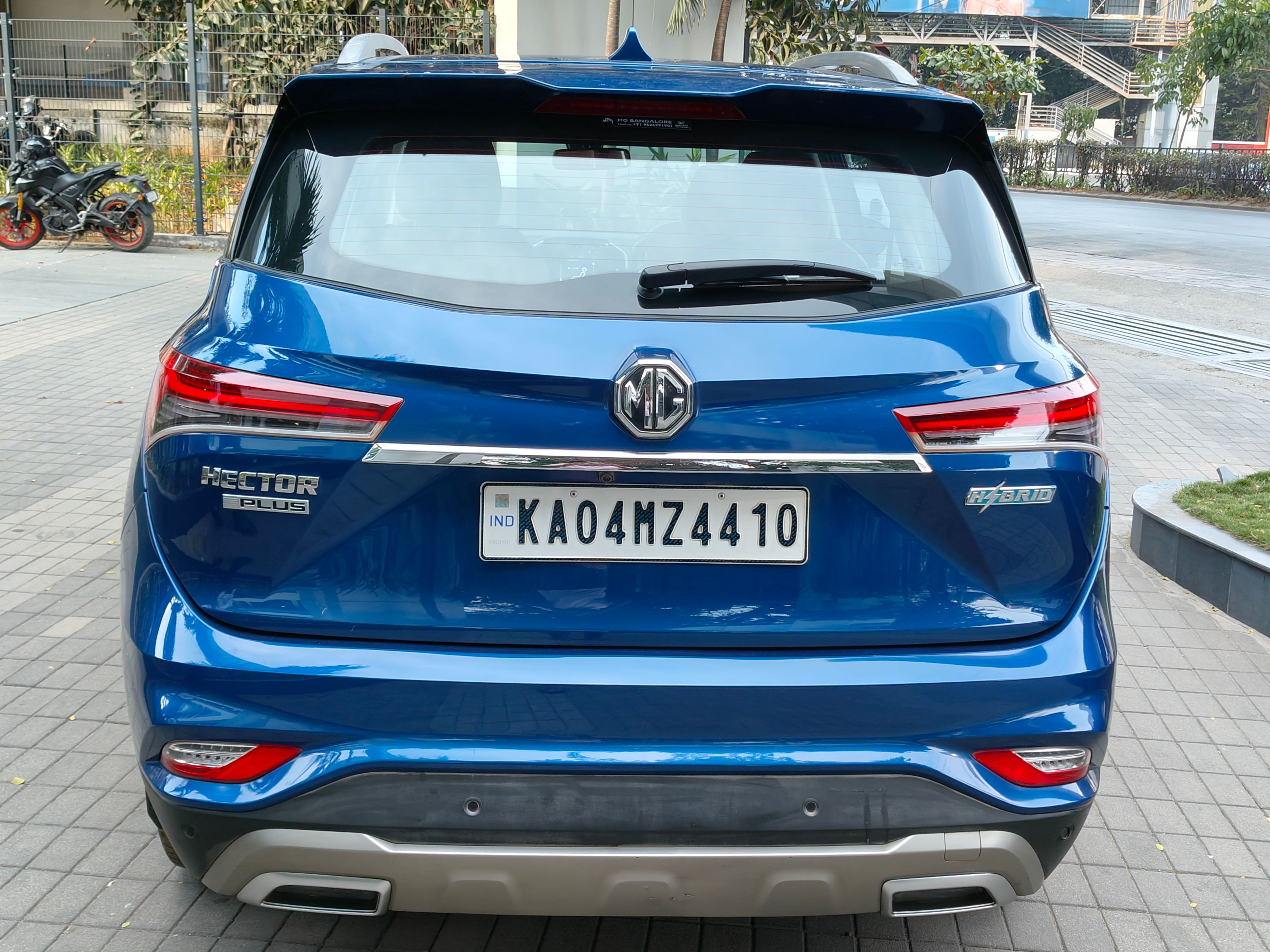 Buy Used MG Hector Plus Sharp Hybrid MT of 2021 model @ 12,91,000 INR ...