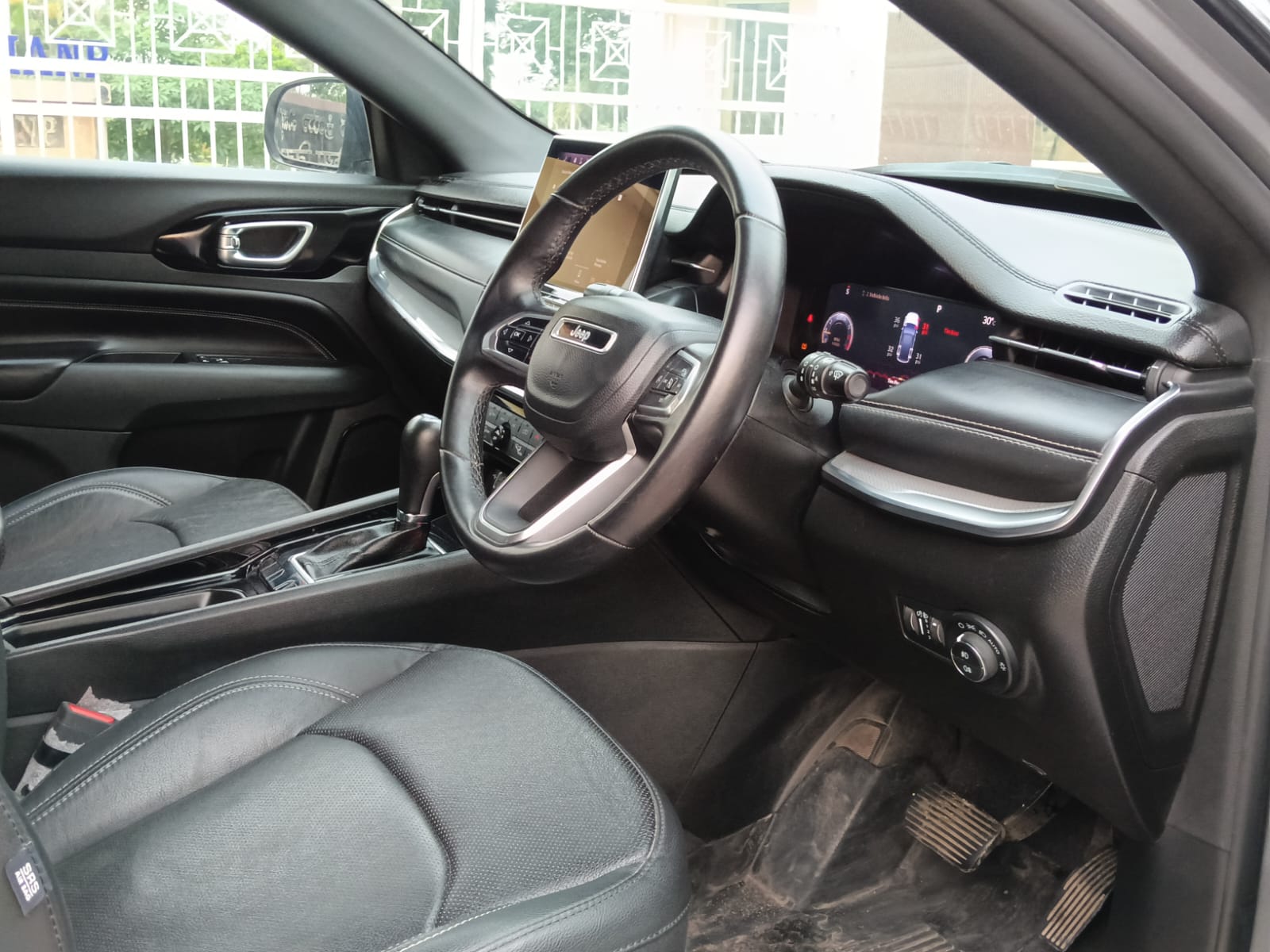 Buy Used Jeep Compass Model S DCT BSVI of 2023 model @ 19,65,000 INR in ...