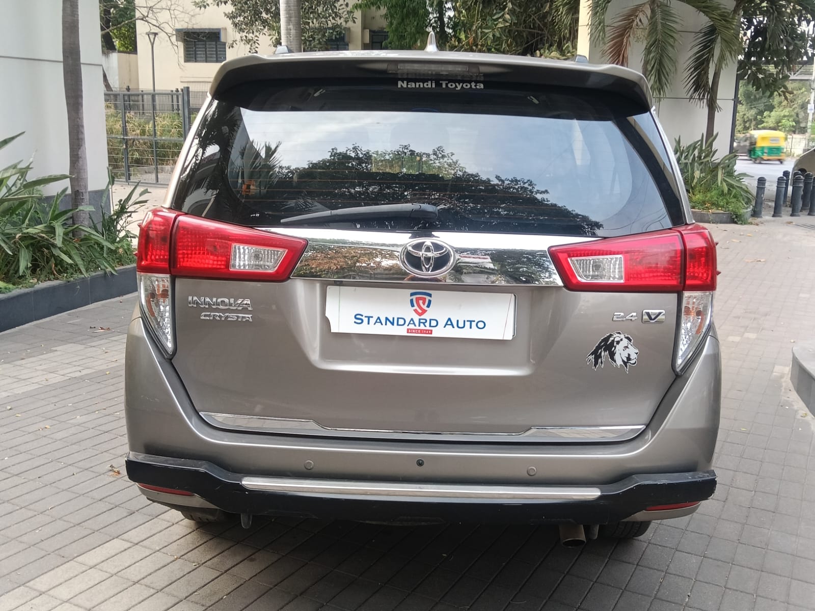 Buy Used Toyota Innova 2.5 VX Diesel 8 Seater BS IV of 2016 model @ 17 ...