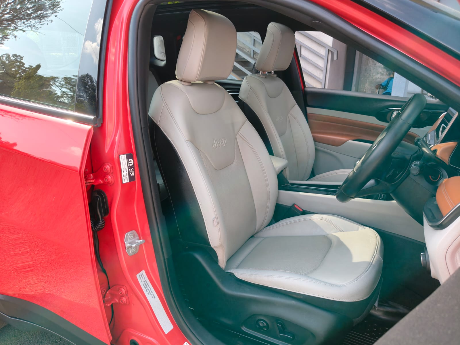 Buy Used Jeep Compass 2.0 Limited Opt of 2023 model @ 18,75,000 INR in ...