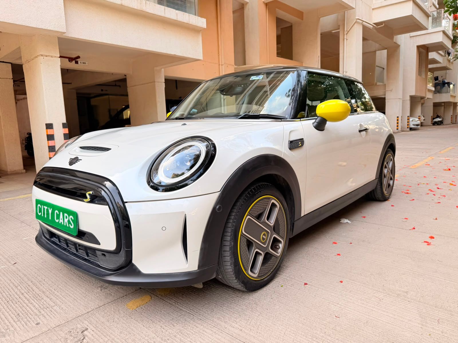 Buy Used Mini Cooper SE Electric of 2023 model @ 28,50,000 INR in Pune ...