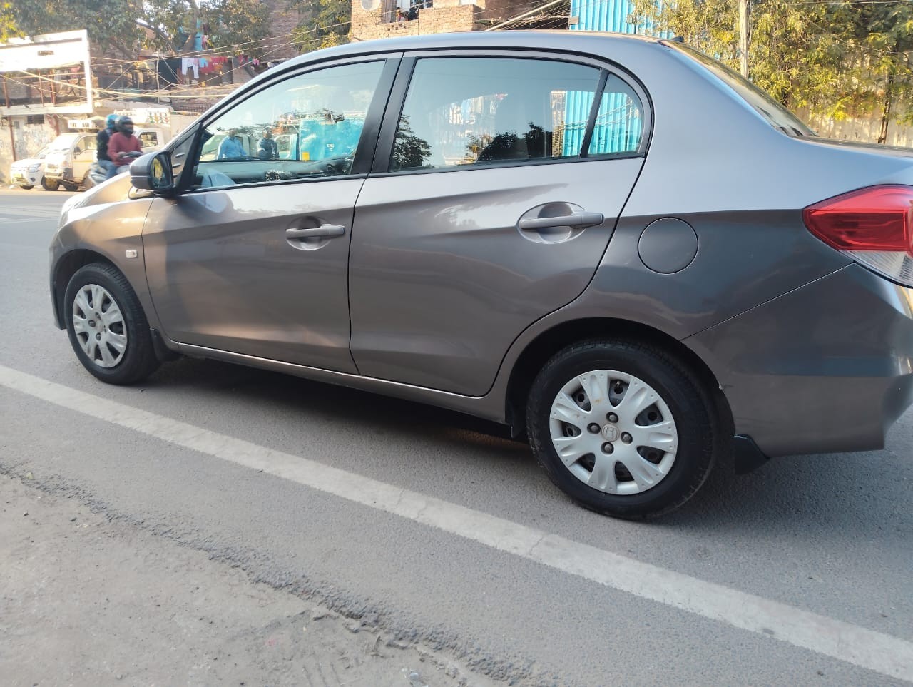Buy Used Honda Amaze S i-Vtech of 2015 model @ 2,75,000 INR in Delhi ...