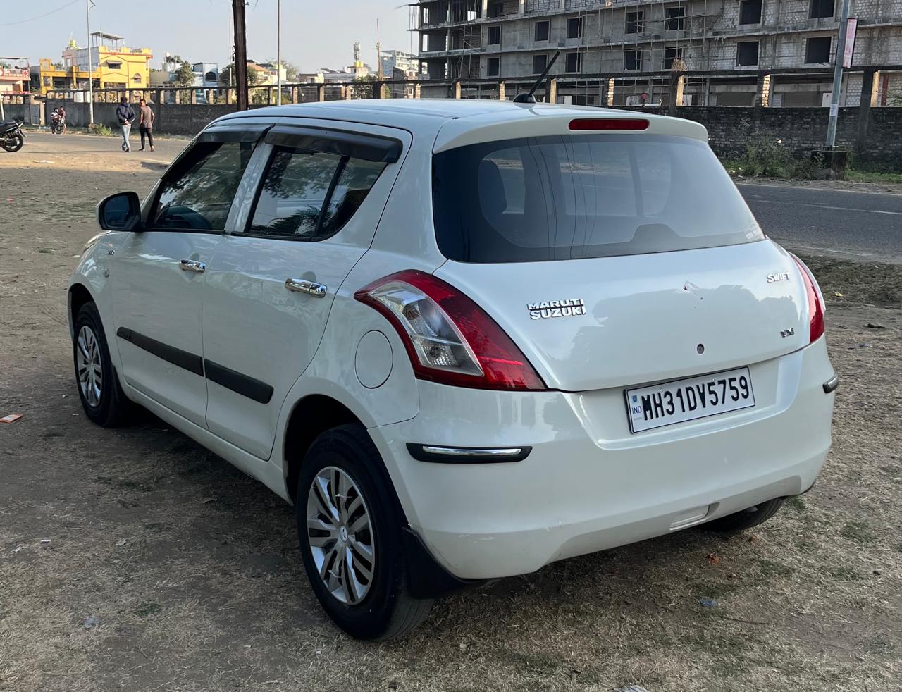 Buy Used Maruti Swift LXI of 2011 model @ 2,70,000 INR in Nagpur - 5045465 - ZigWheels.com